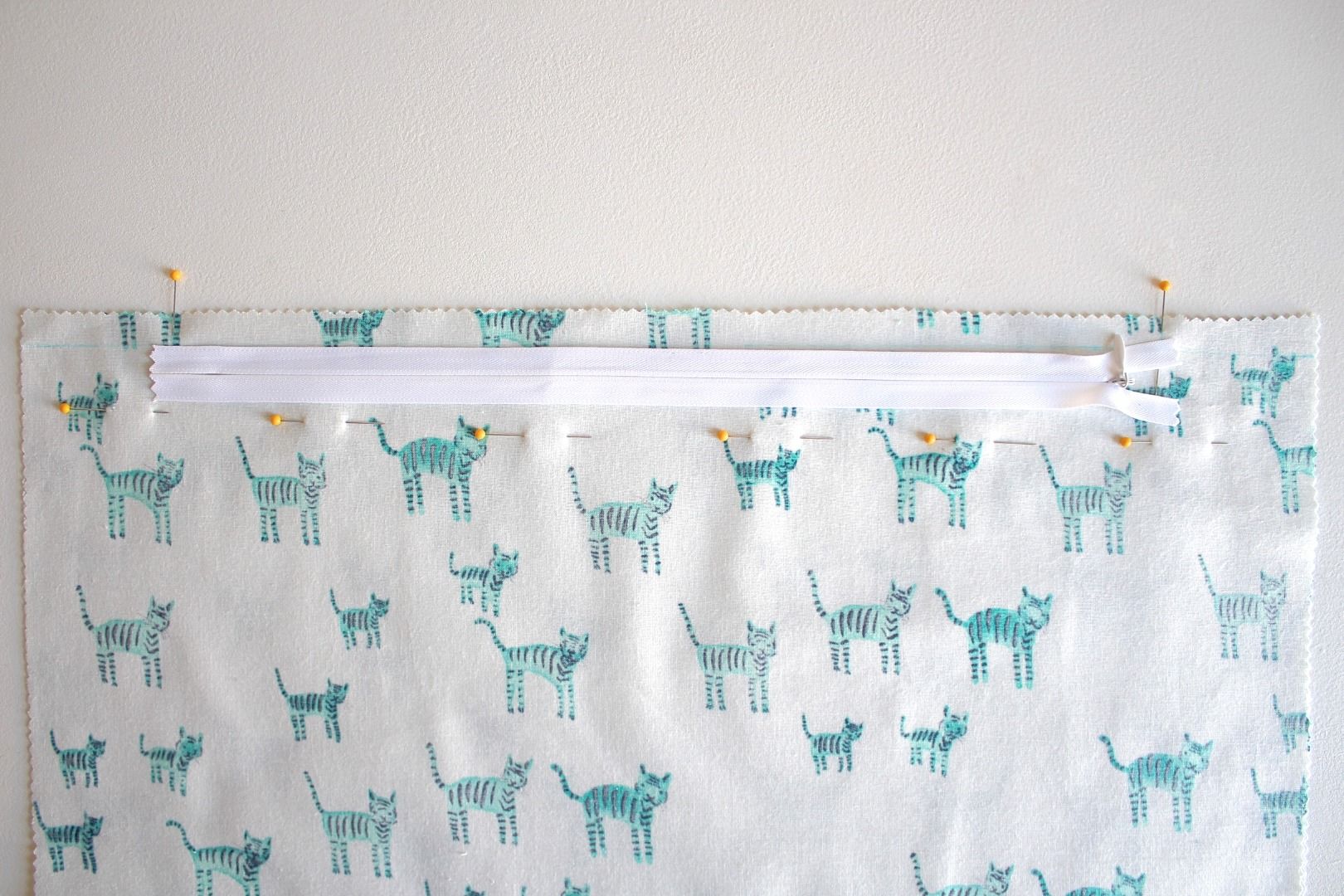 How to Sew a Zippered Pillow Cover : 10 Steps (with Pictures ...