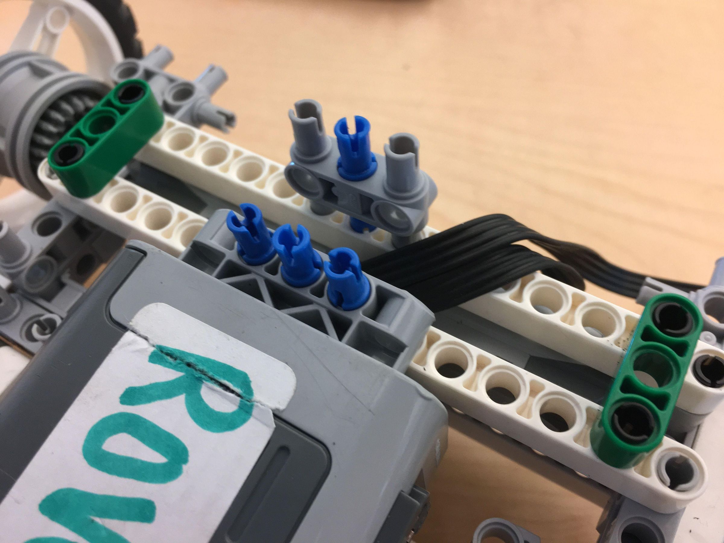 Lego BattleBot: the Dustpan! : 17 Steps (with Pictures) - Instructables