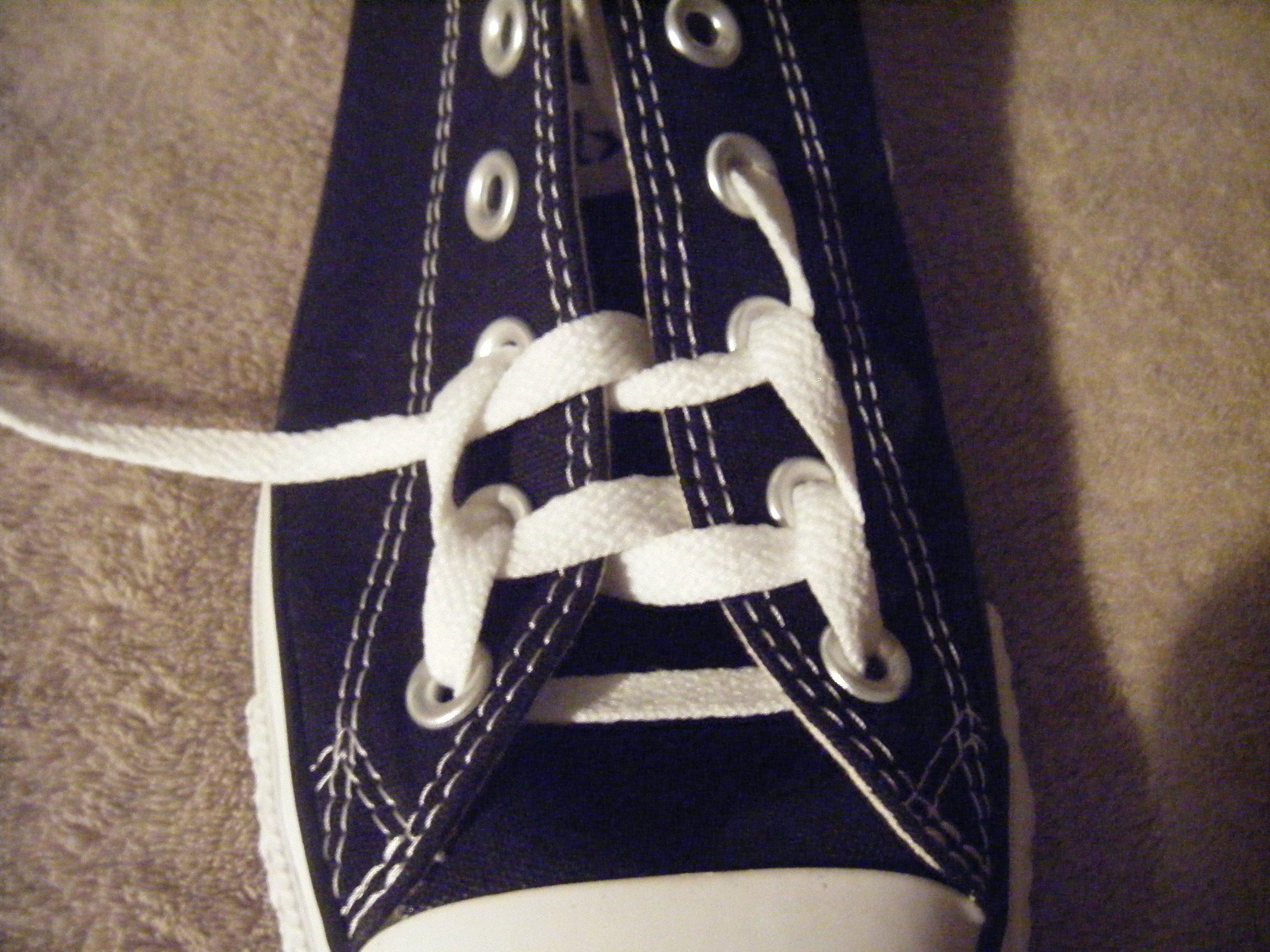 How to Ladder Lace Your Shoes : 7 Steps - Instructables