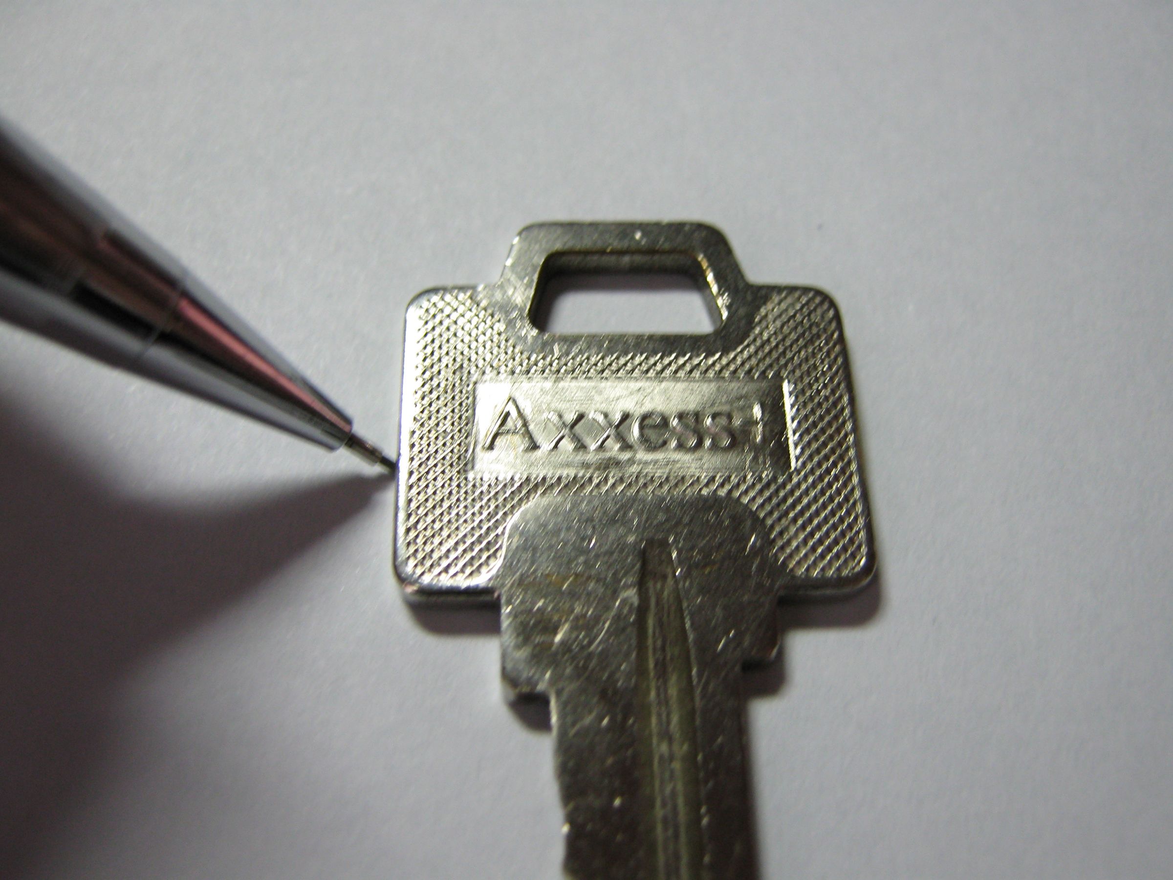 House Key OTF (Out the Front) Switchblade : 31 Steps - Instructables