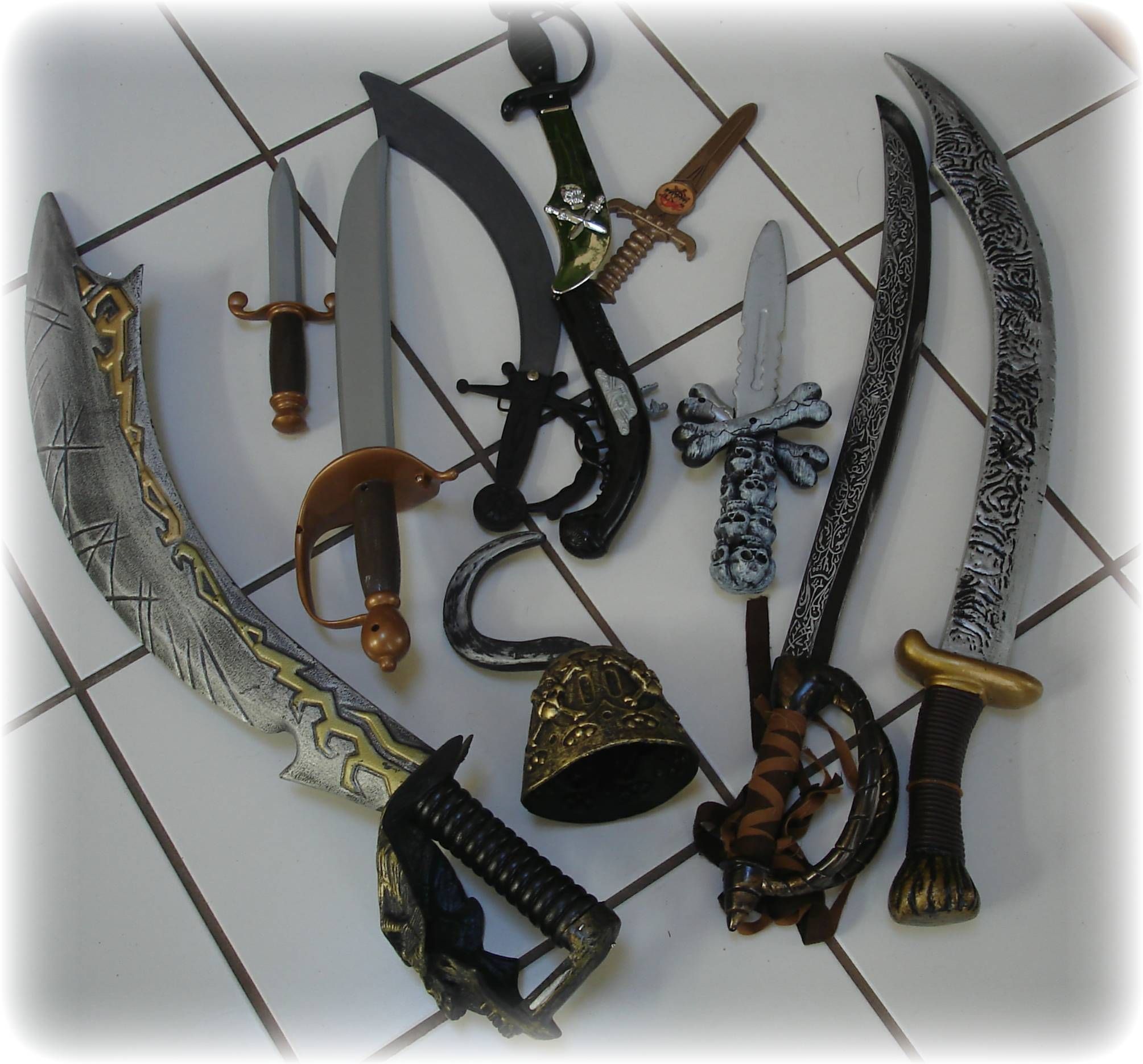 How to Put Together an Awesome Pirate Costume for Halloween! : 11 Steps ...