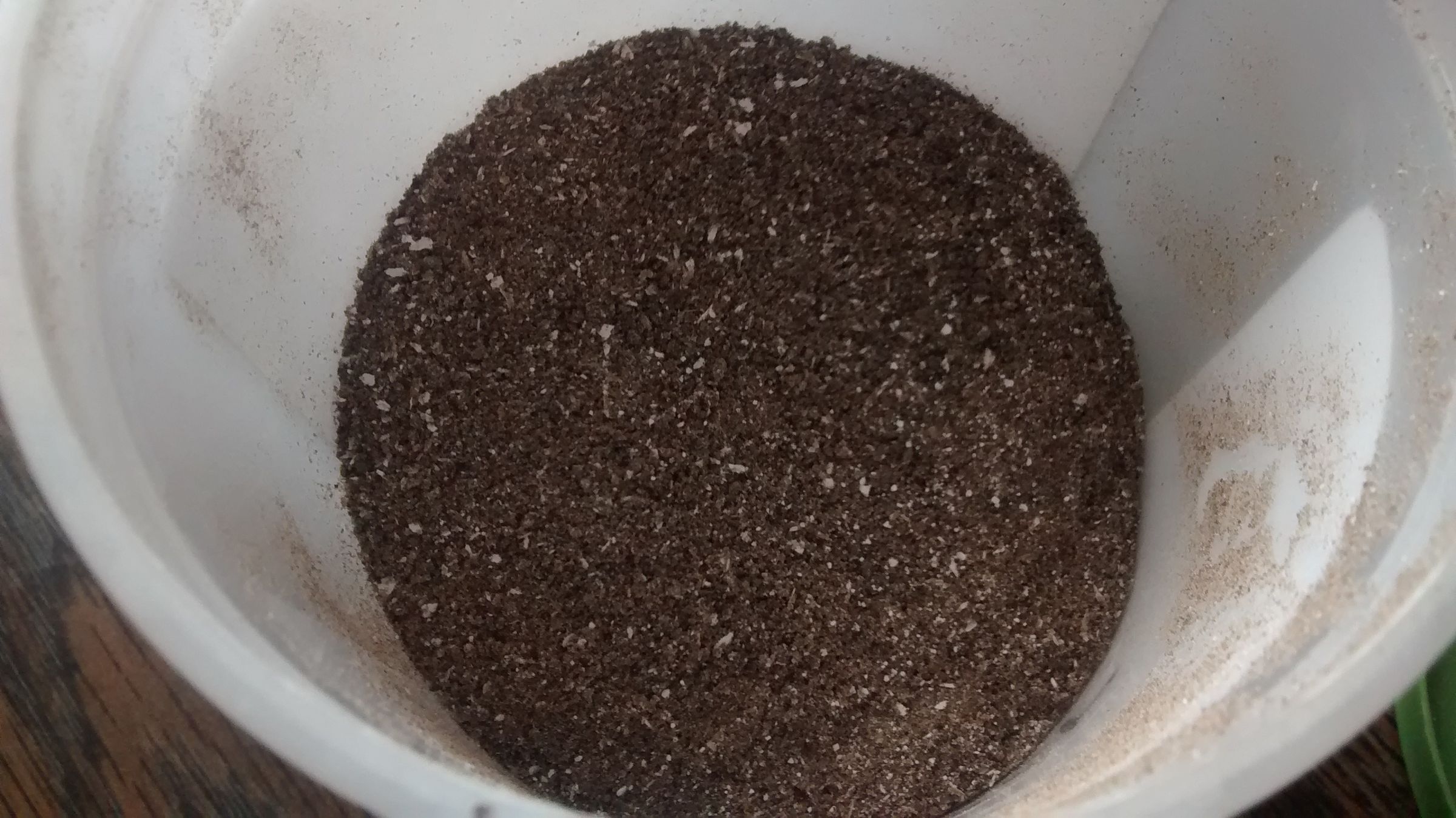 Make Your Own Organic Plant Fertilizer for FREE : 7 Steps (with ...