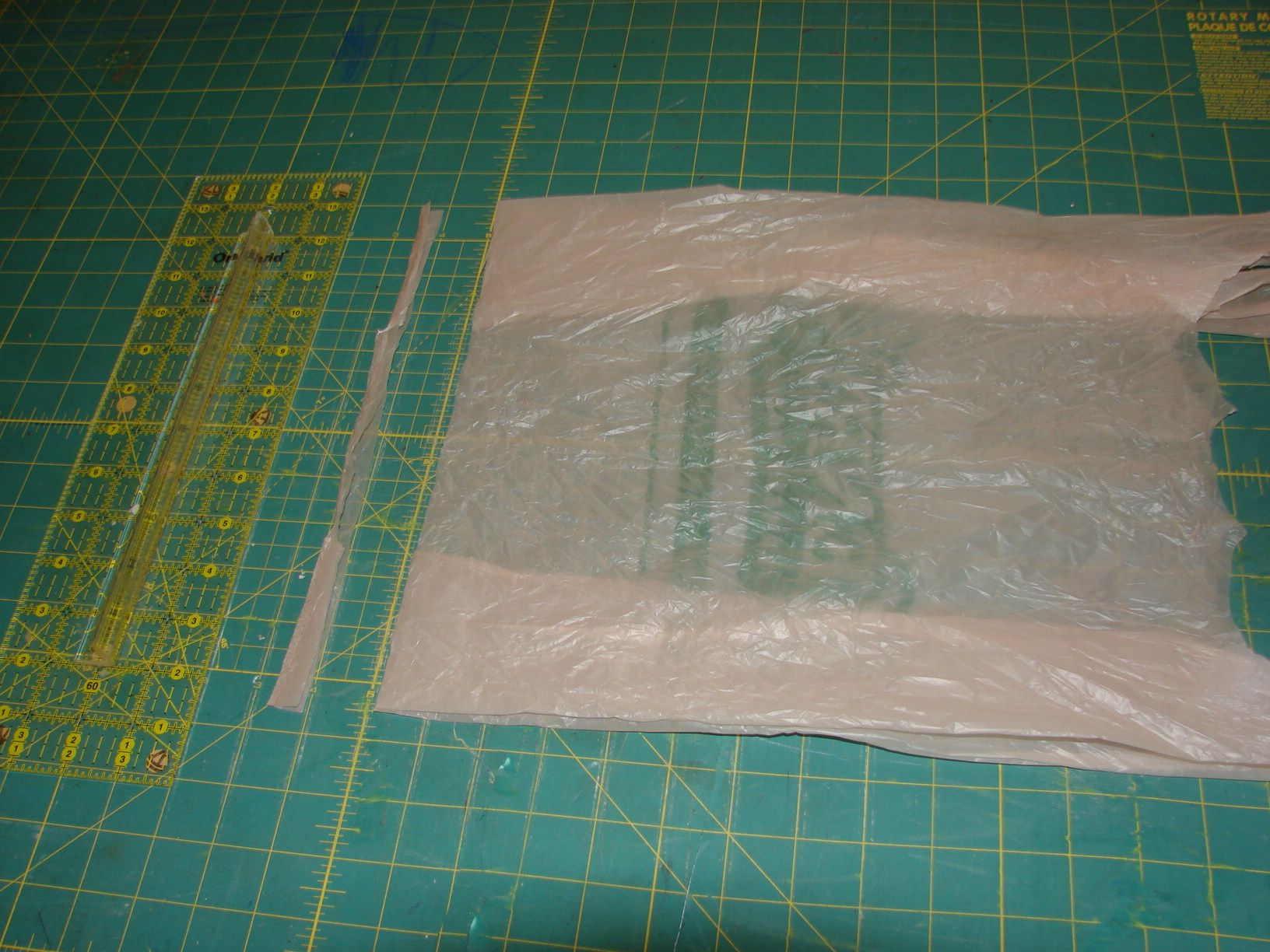 Recycled Plastic Bag Bib : 8 Steps - Instructables
