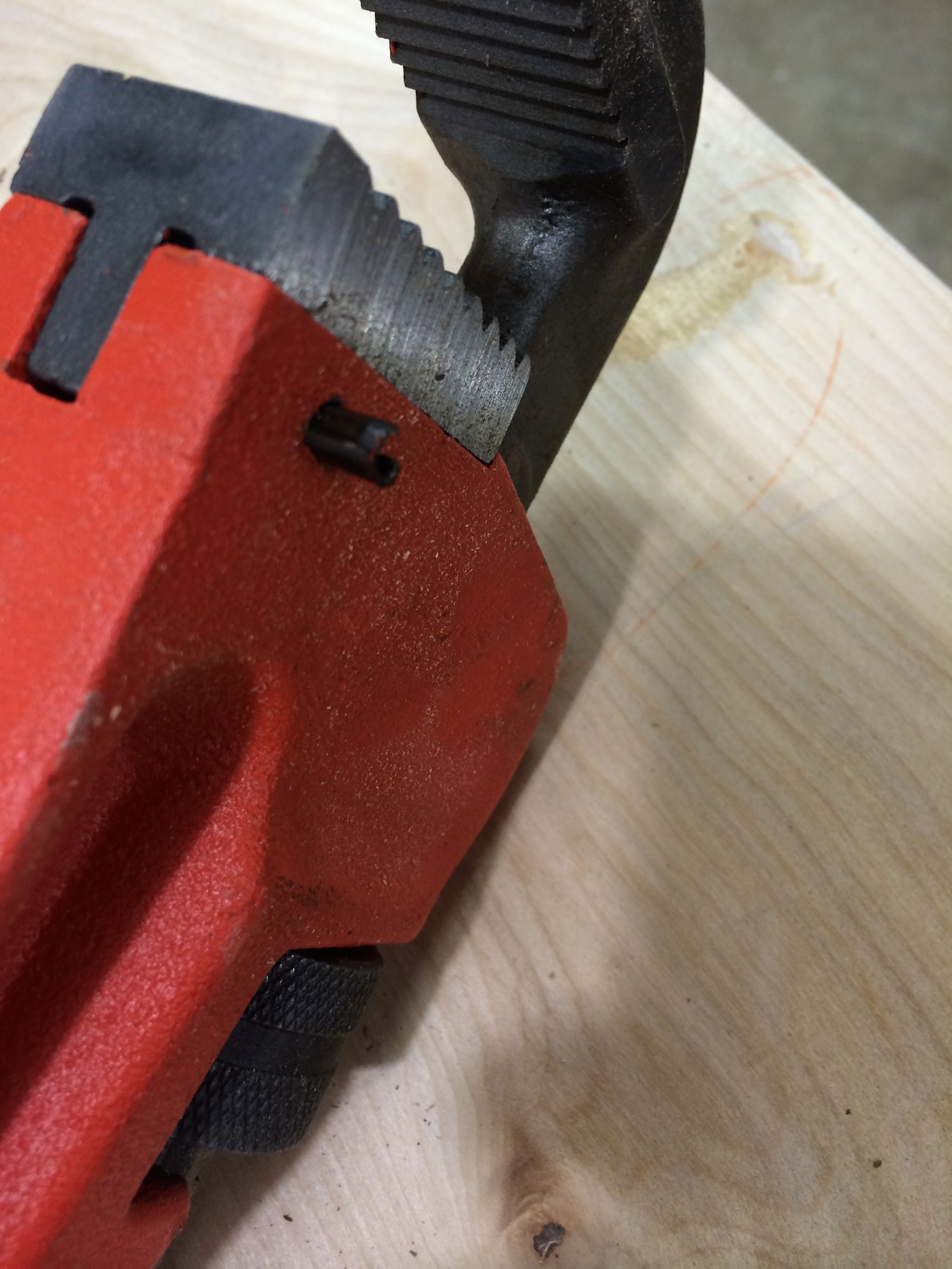 Pipe Wrench Table : 6 Steps (with Pictures) - Instructables