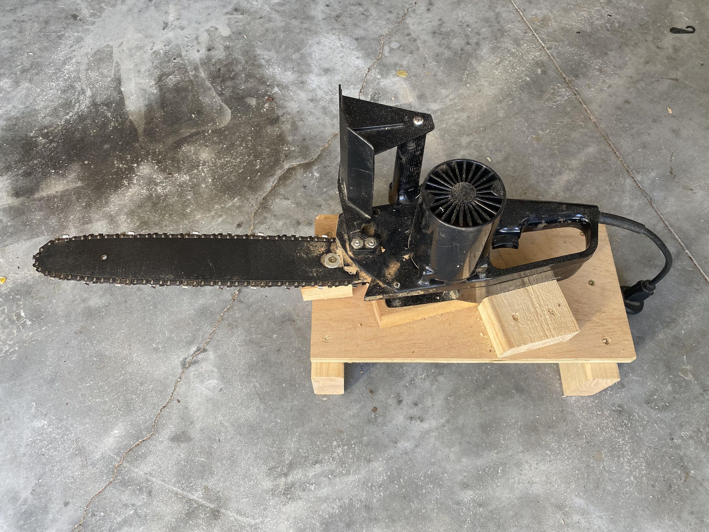 Wooden Chainsaw Mill : 5 Steps (with Pictures) - Instructables