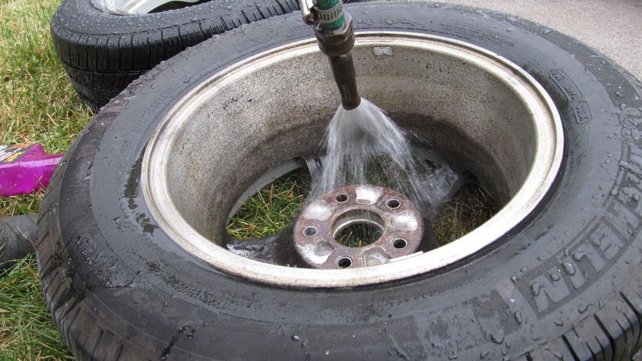 How to Paint Your Car Wheels in a Two Tone Finish : 11 Steps (with ...