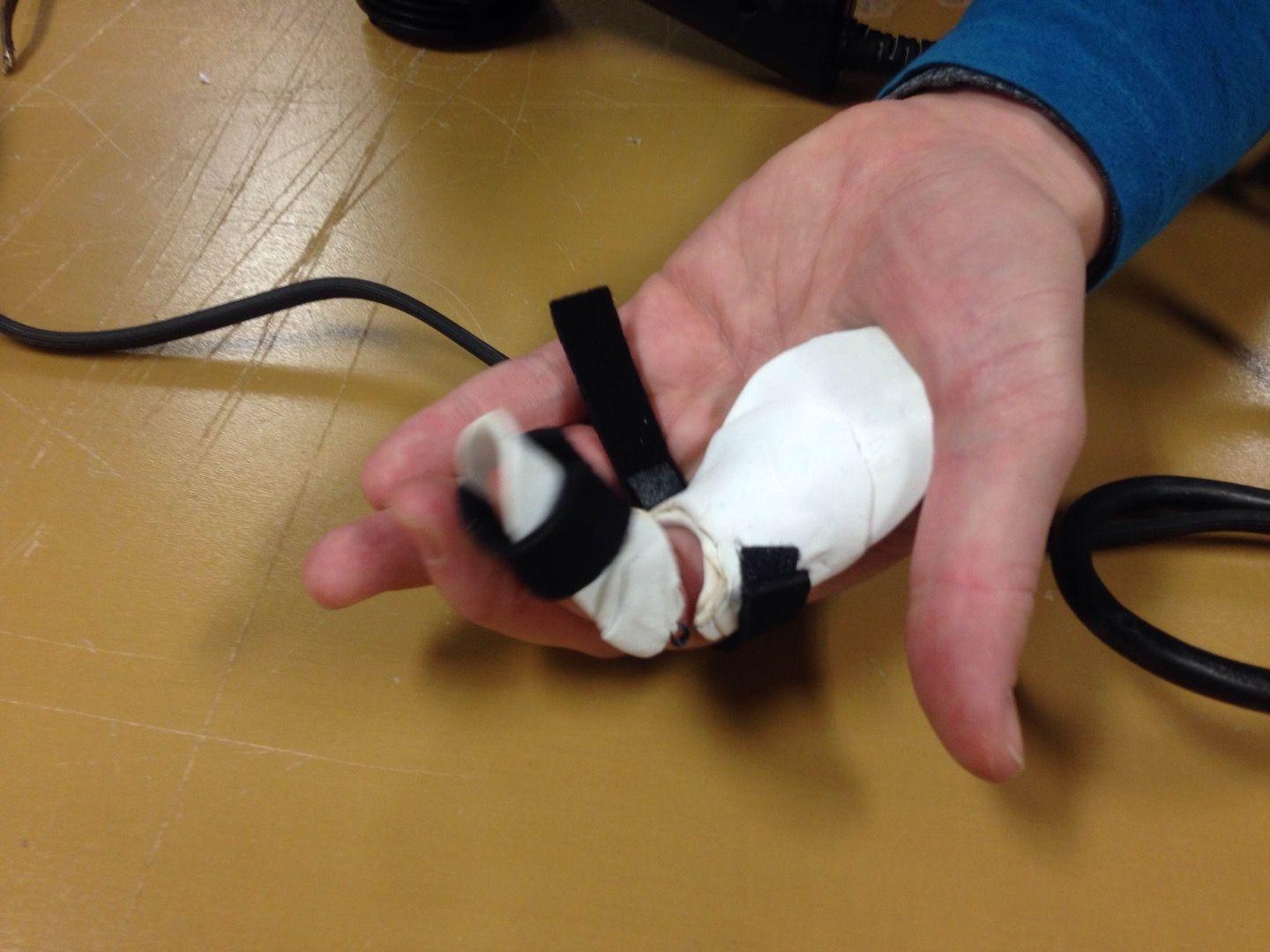 Low Thermoplastic Finger Splint With Spring : 8 Steps - Instructables