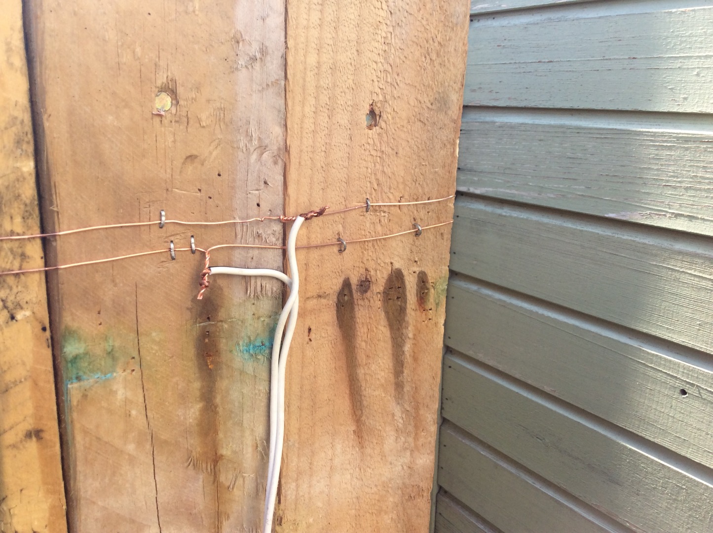 Raised Bed Electric Slug Fence : 3 Steps (with Pictures) - Instructables