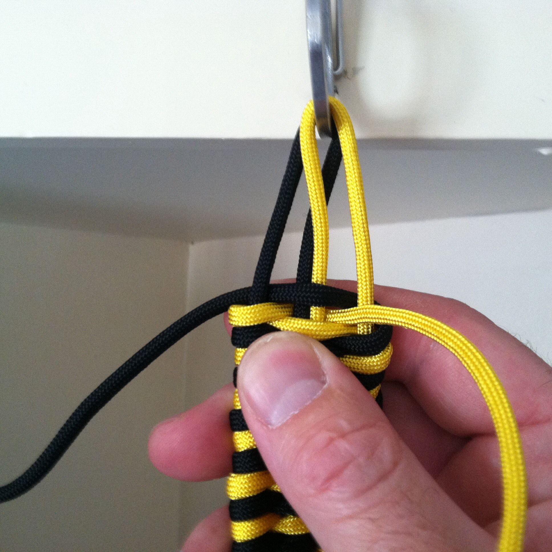 Ladder Bracket or Trilobite Paracord Bracelet : 8 Steps - Instructables