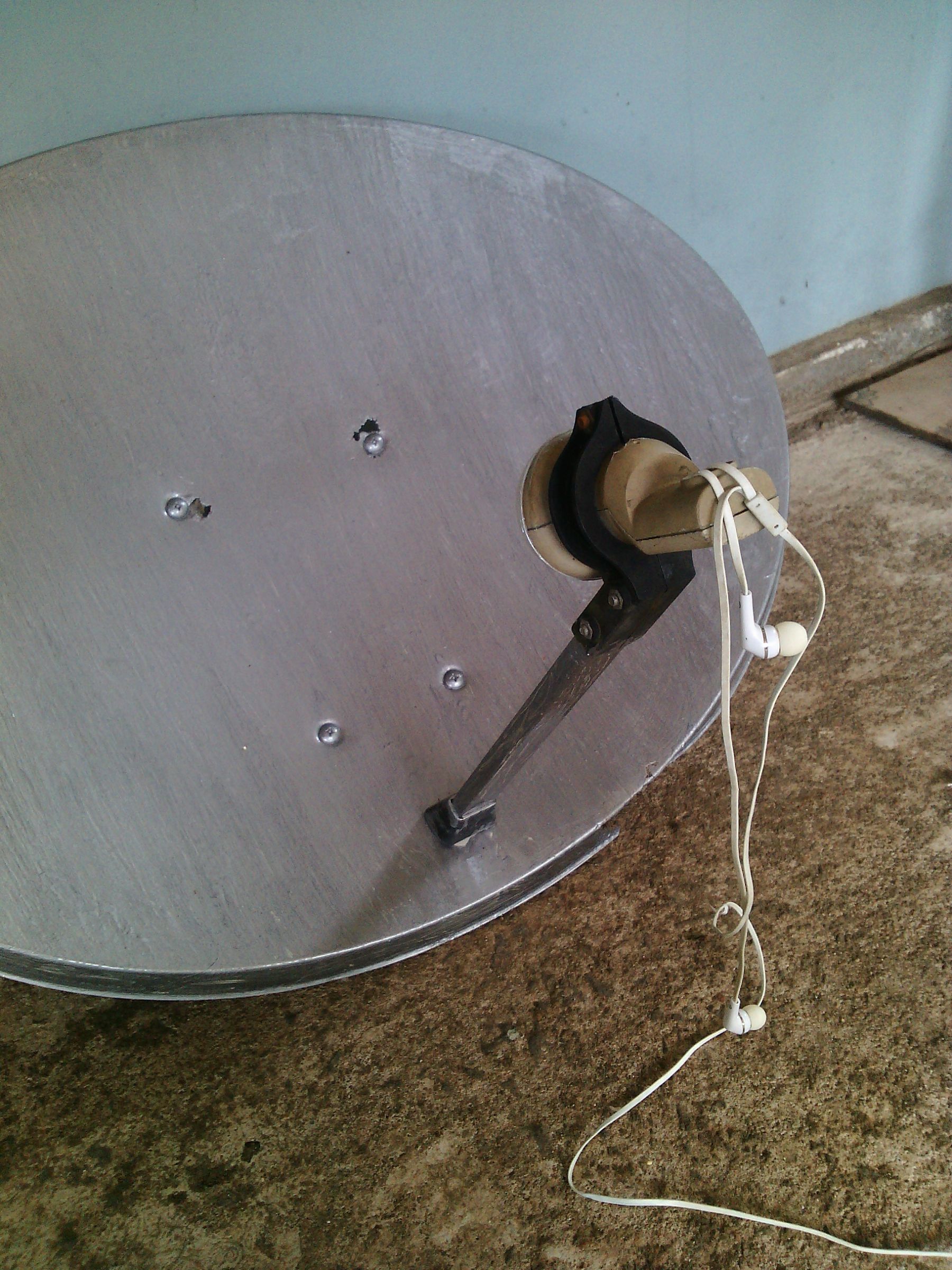 How to Make a Parabolic Microphone With an Old TV Dish : 10 Steps (with ...