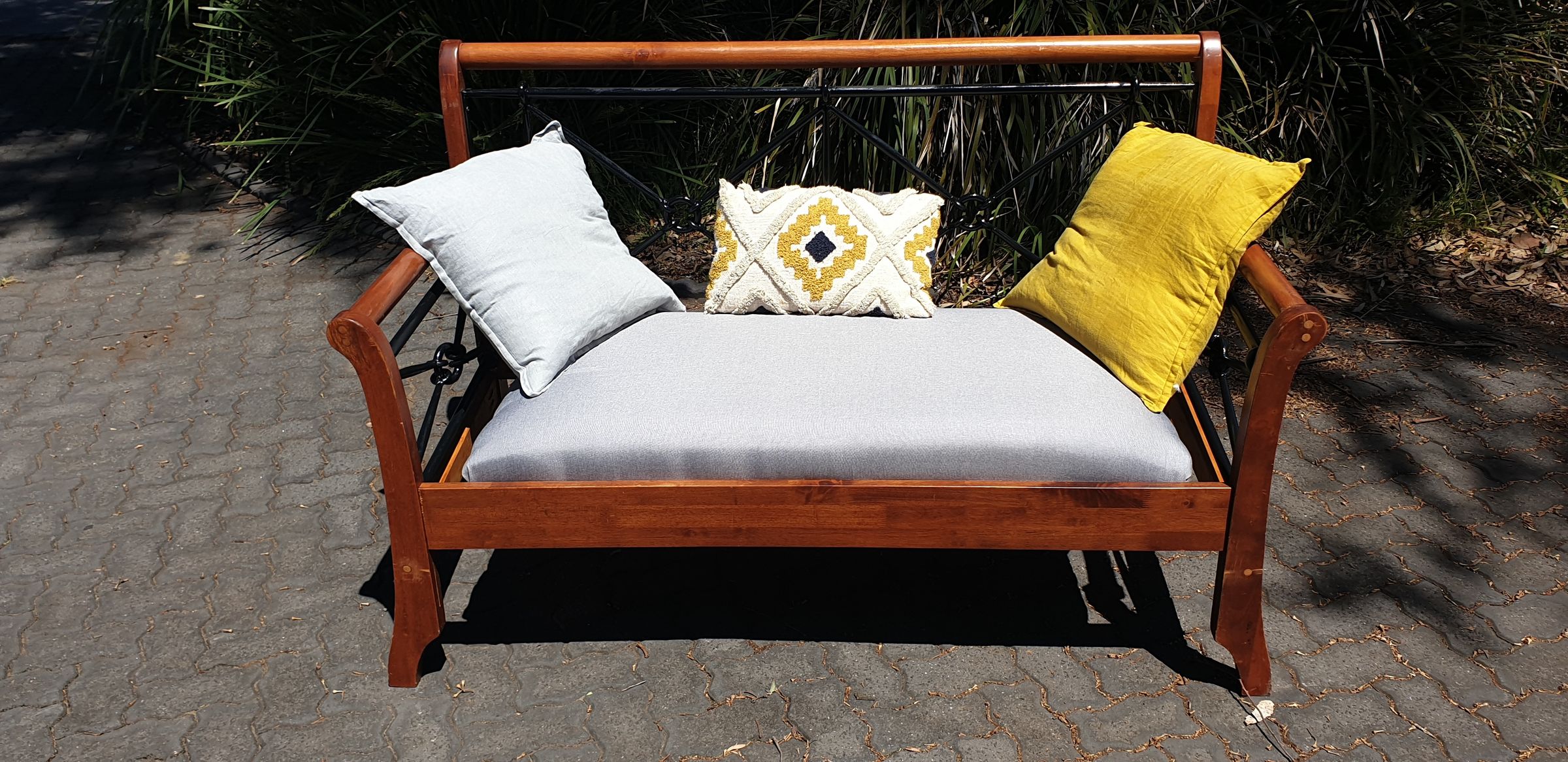 Convert an Old Bed Into a Bench Seat : 12 Steps (with Pictures ...