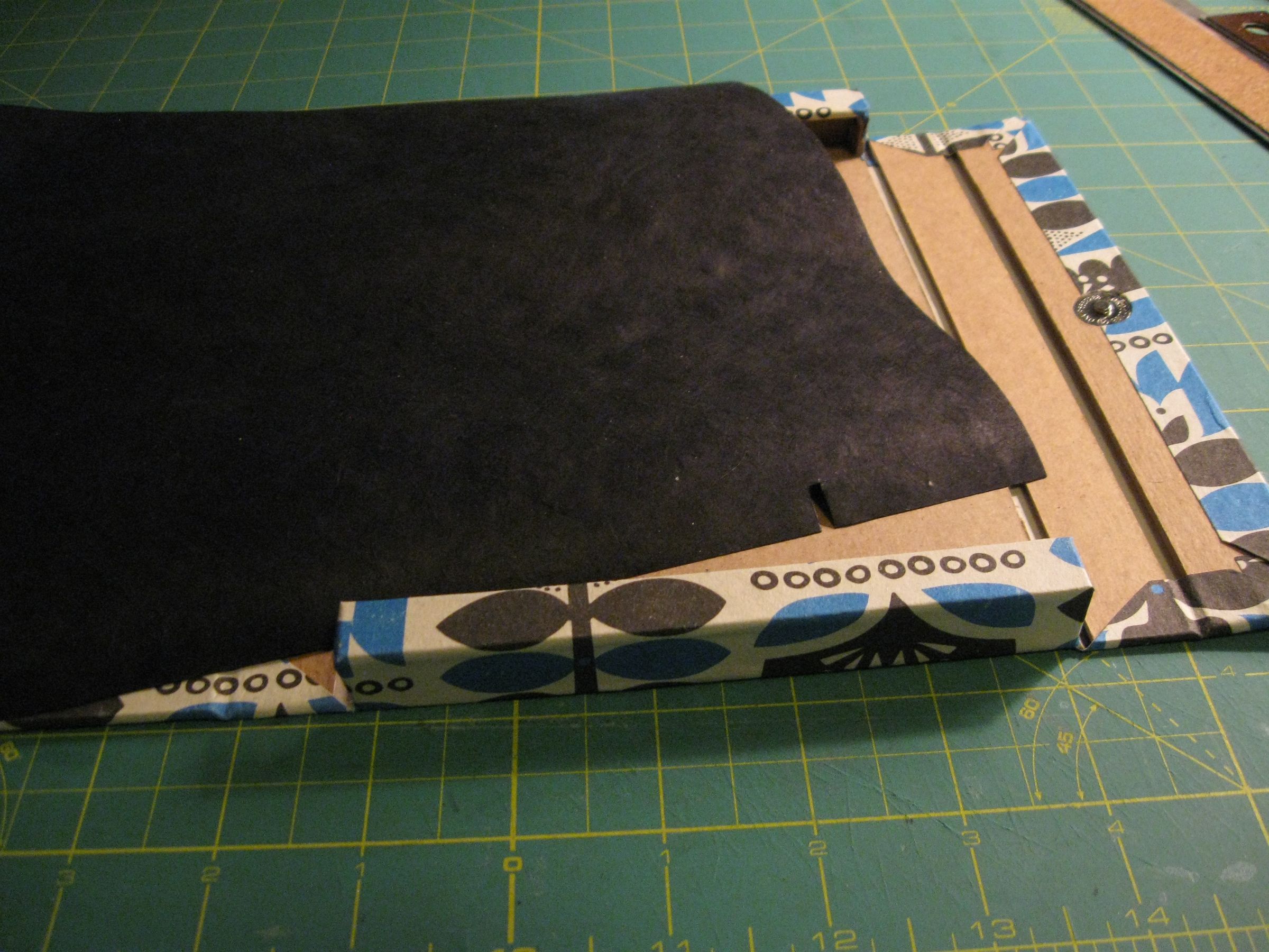 Kindle Cover W/ Magnetic Closure - Instructables