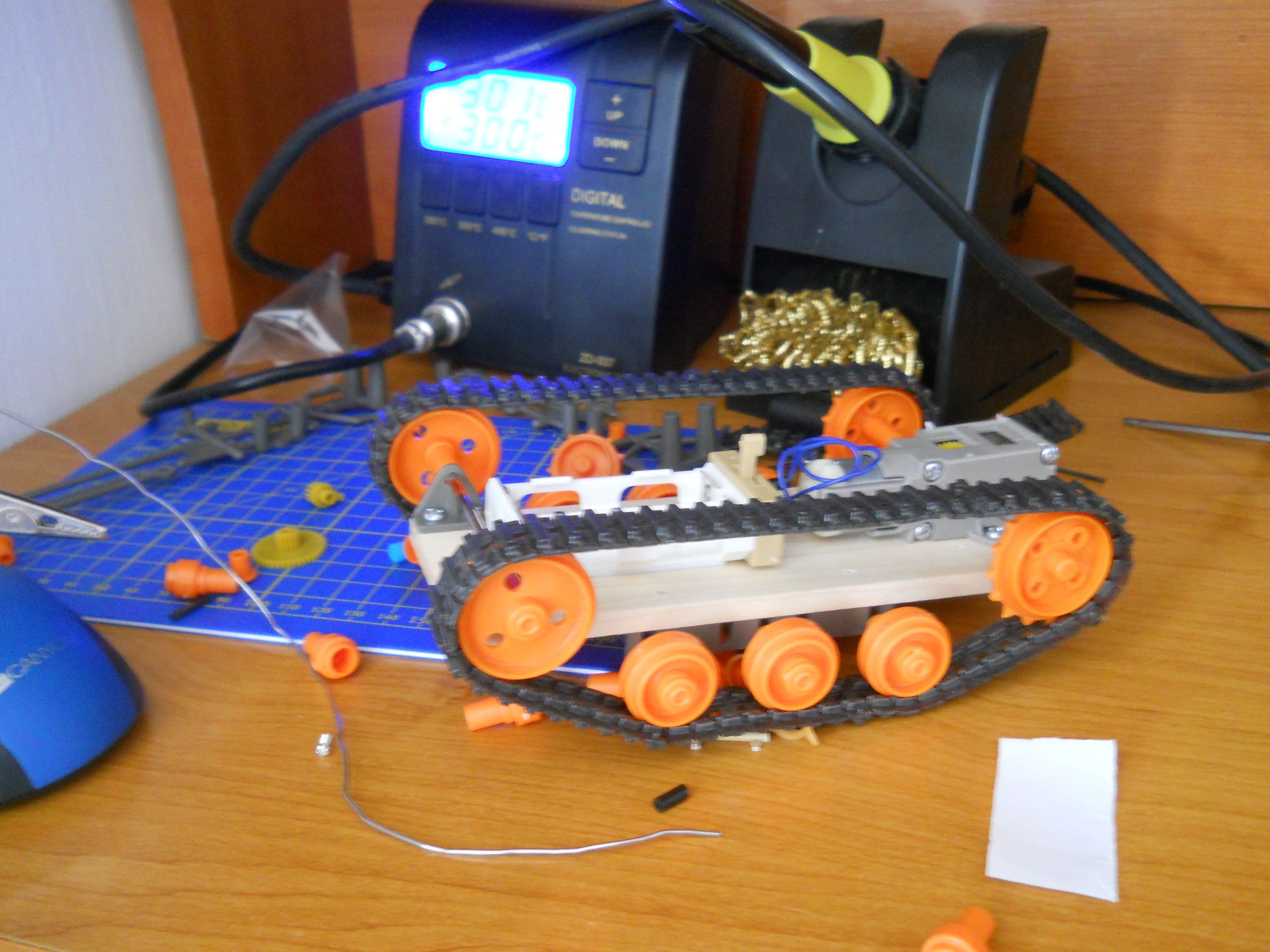 FPV Virtual Reality Arduino Controlled Tracked Robot : 17 Steps (with ...