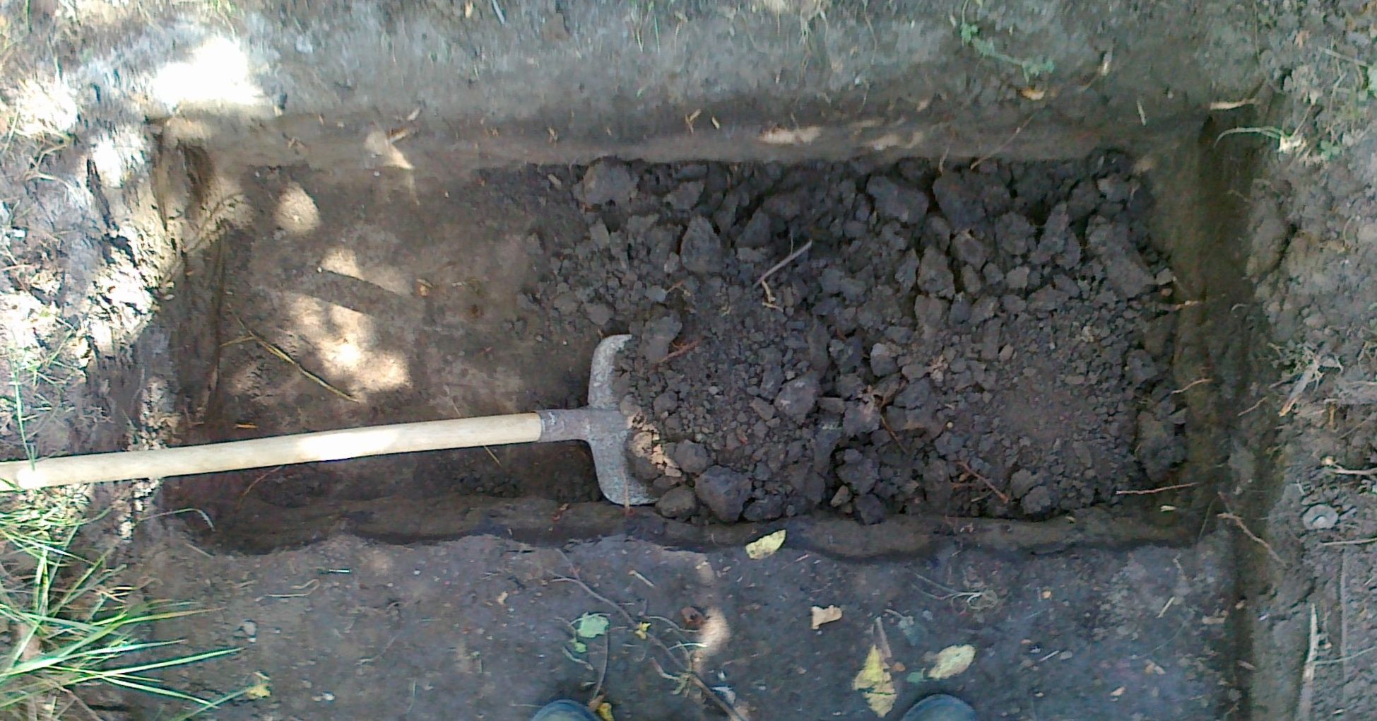 How to Hand Dig a Hole : 5 Steps (with Pictures) - Instructables