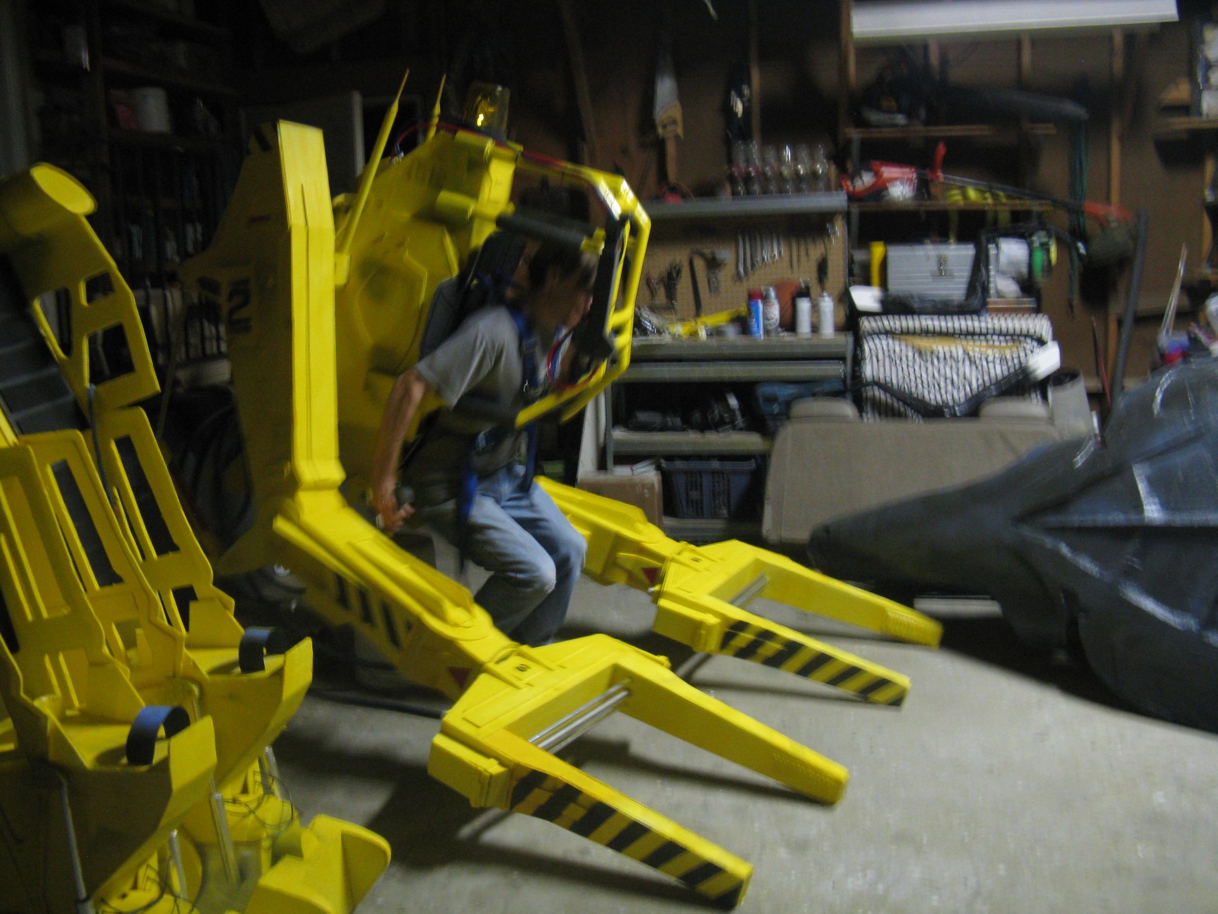 Full-Size Power Loader Costume From Aliens : 8 Steps (with Pictures ...