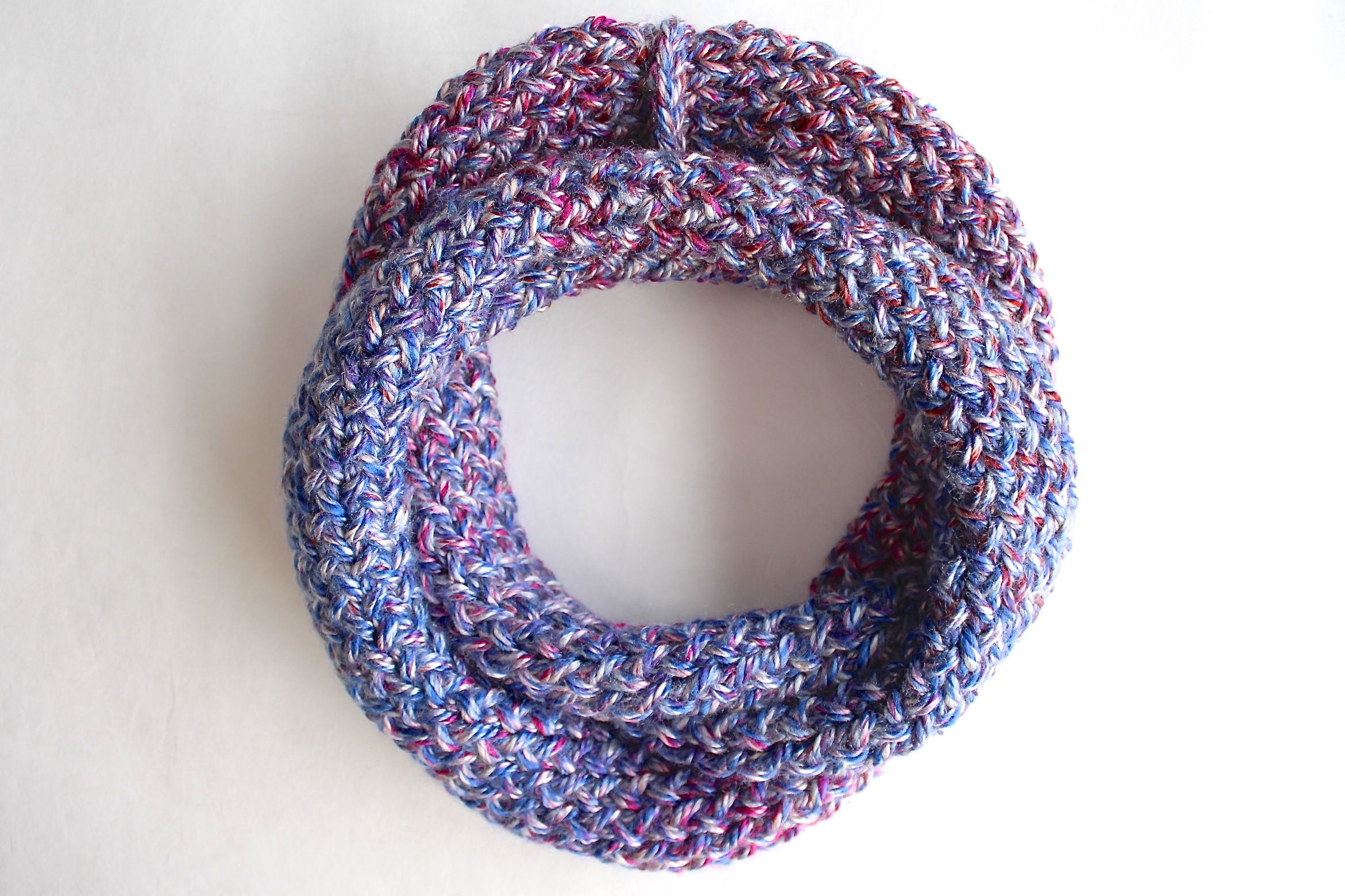 How to Knit an Infinity Scarf on a Loom : 15 Steps (with Pictures ...