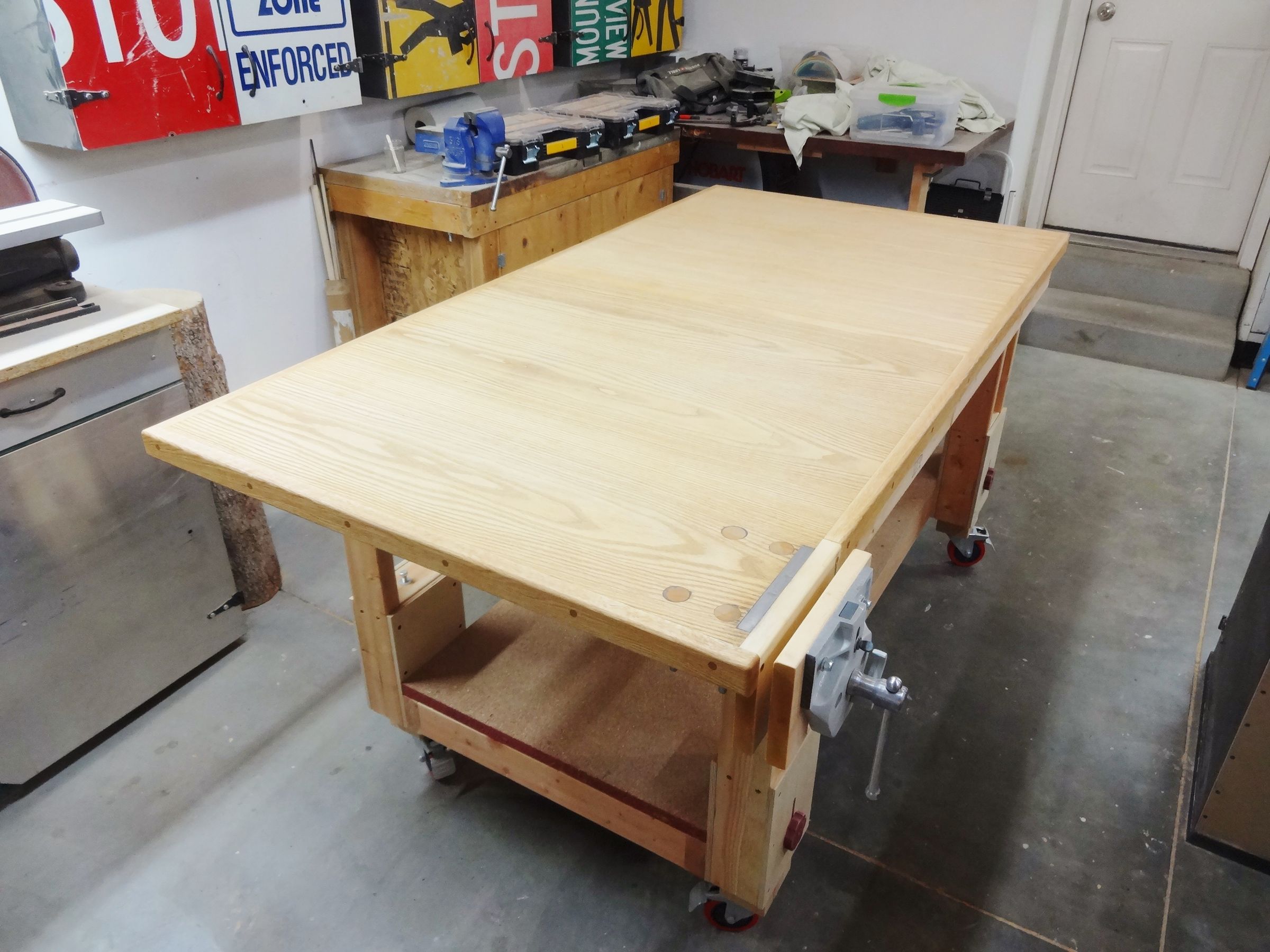Height-Adjustable Outfeed Worktable : 11 Steps (with Pictures ...