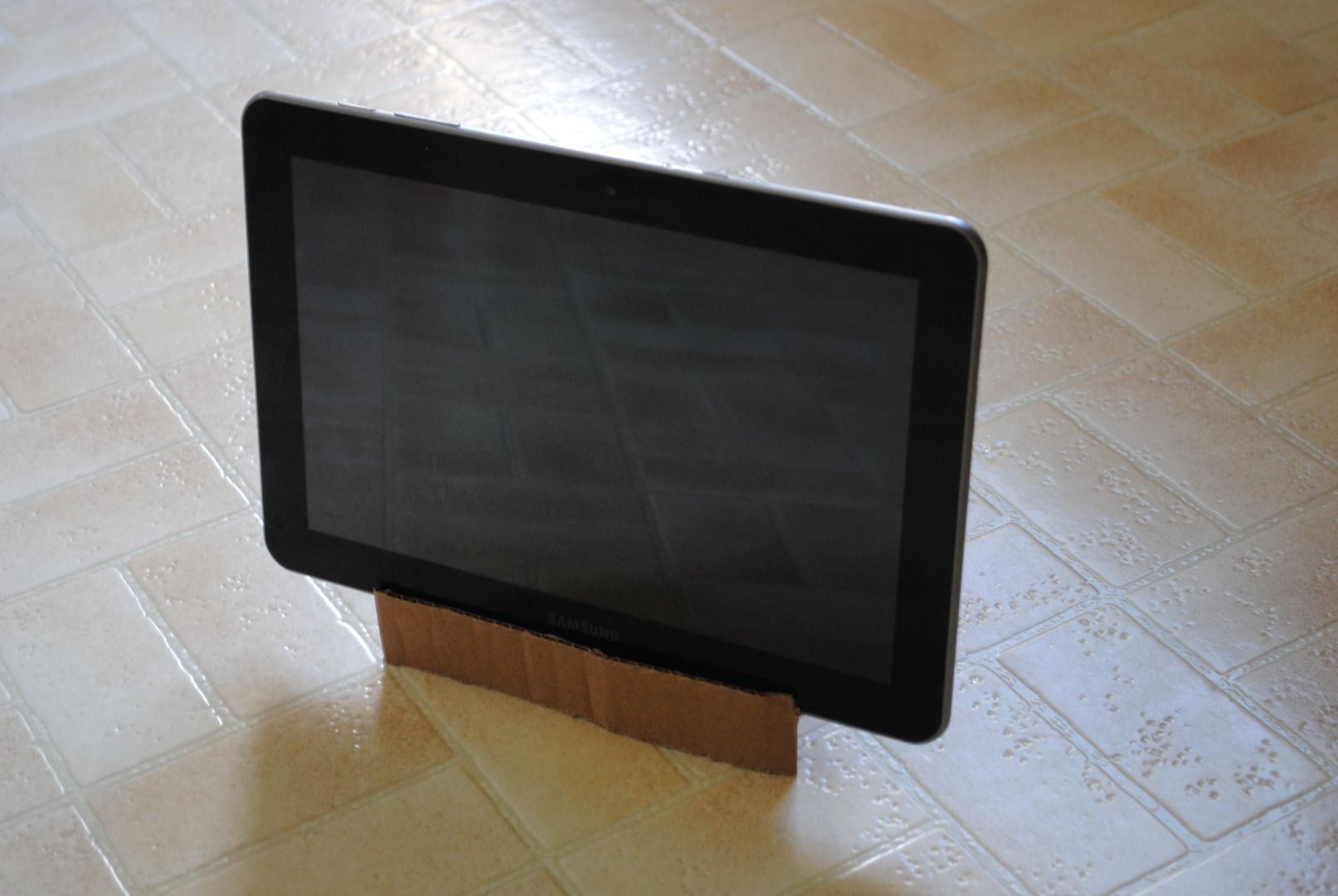 Cardboard Tablet/Phone Stand : 7 Steps - Instructables