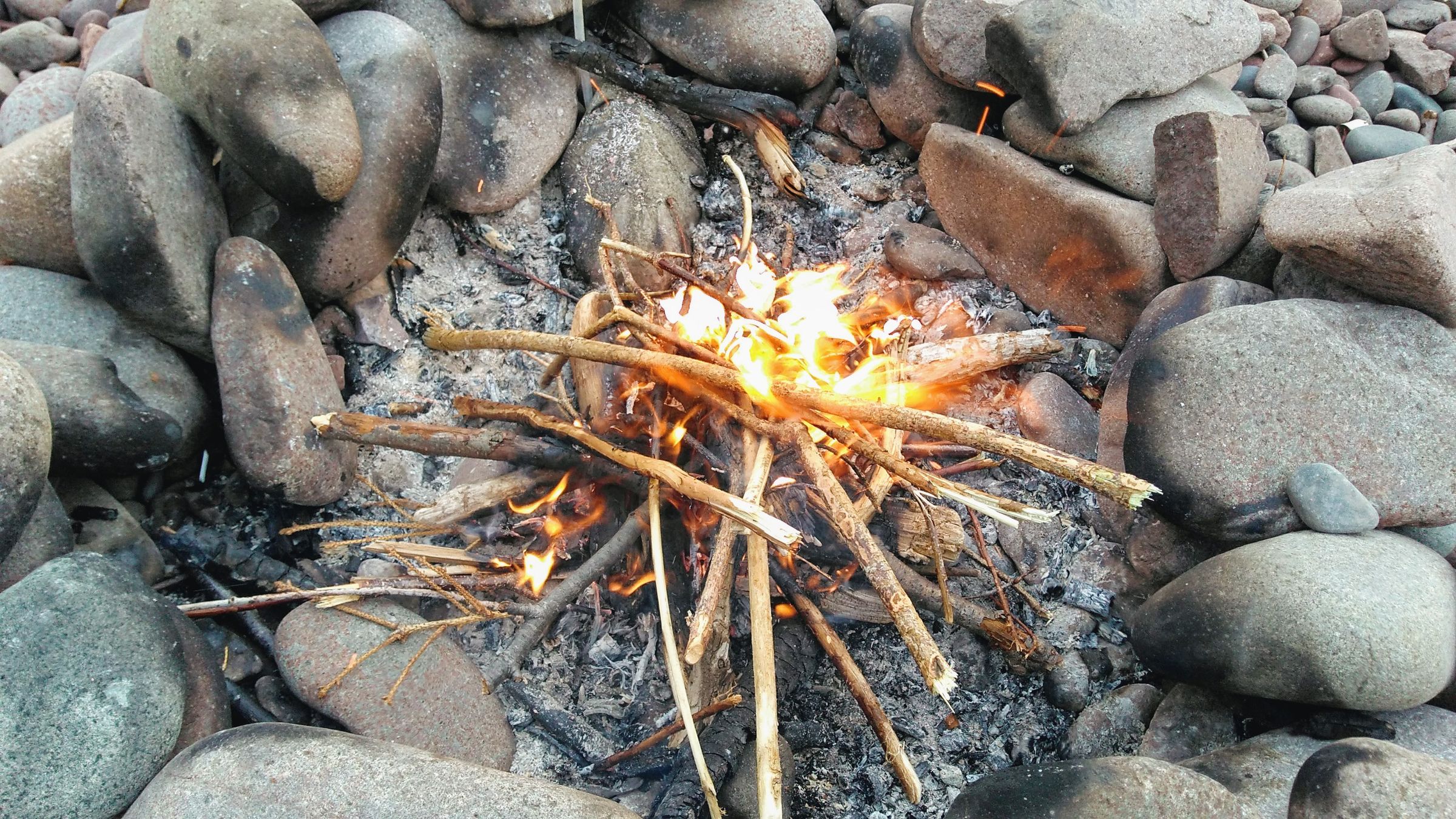 How to Build a Beach Fire : 8 Steps (with Pictures) - Instructables