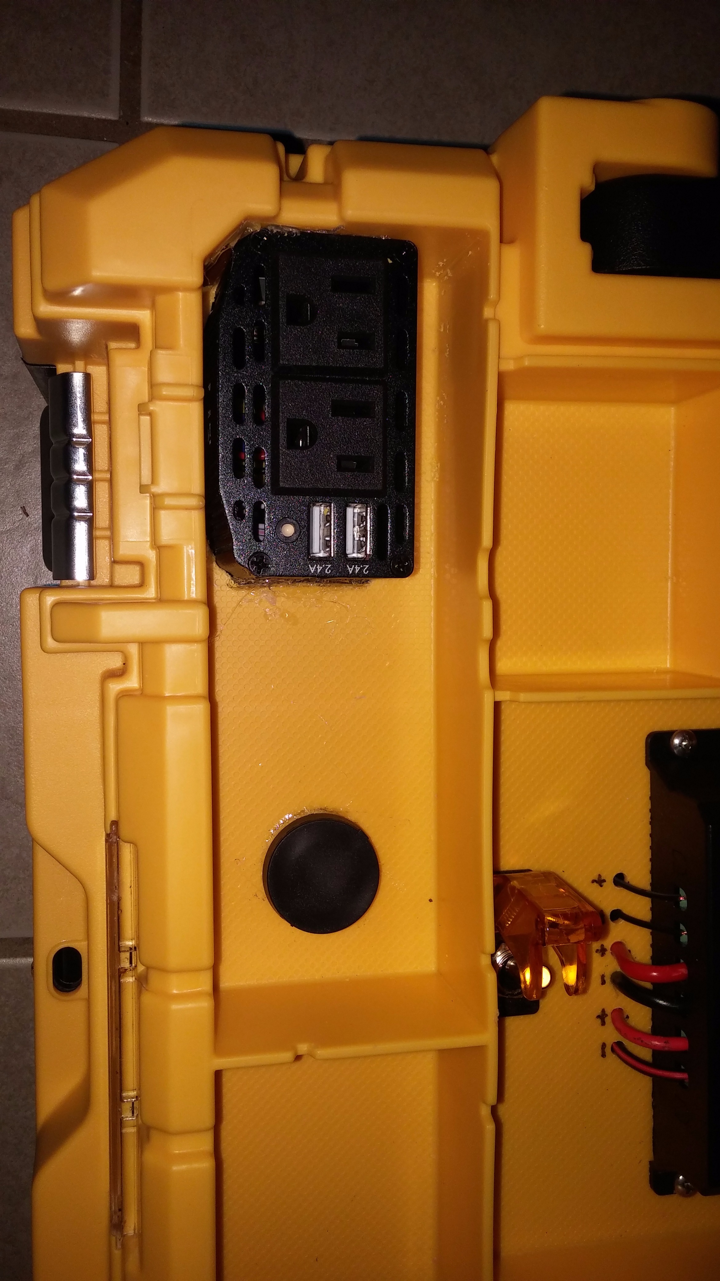 EASY Solar Charging Power Bank : 5 Steps (with Pictures) - Instructables