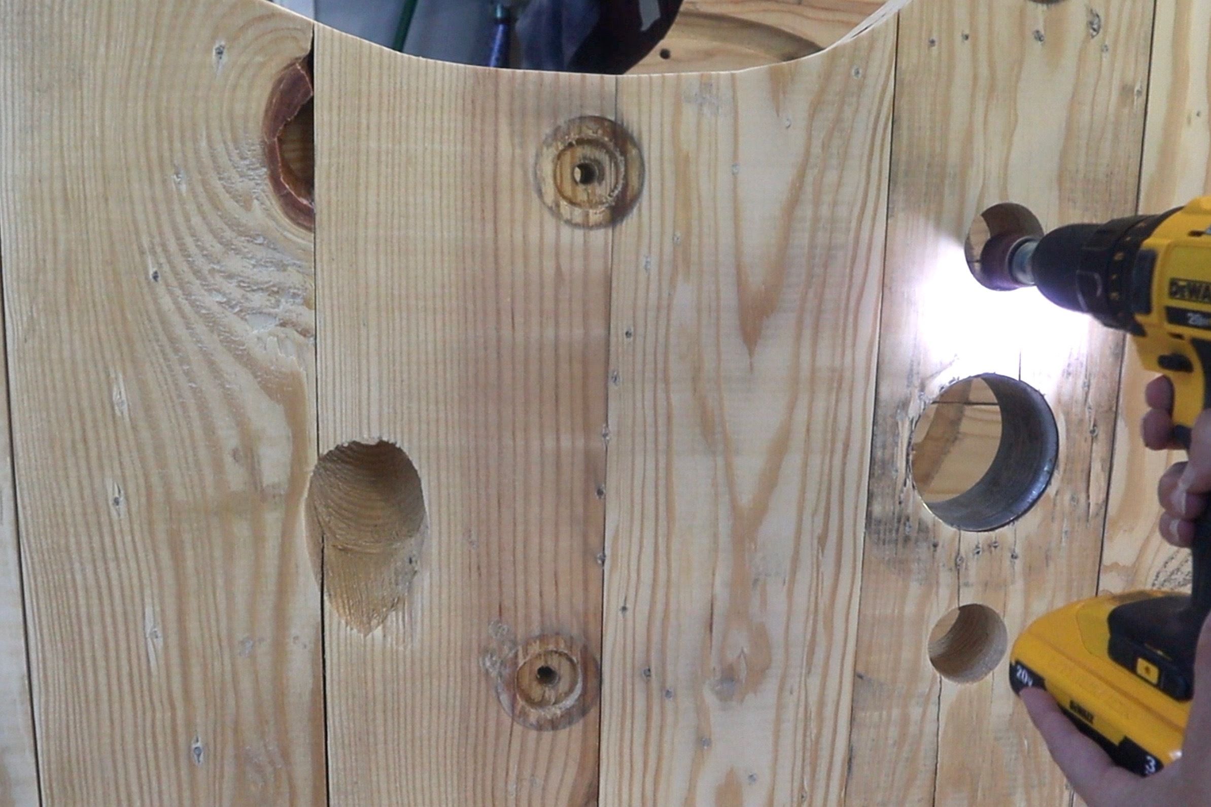 Cable Spool Pallet Bench - DIY Outdoor Seating! : 10 Steps (with ...