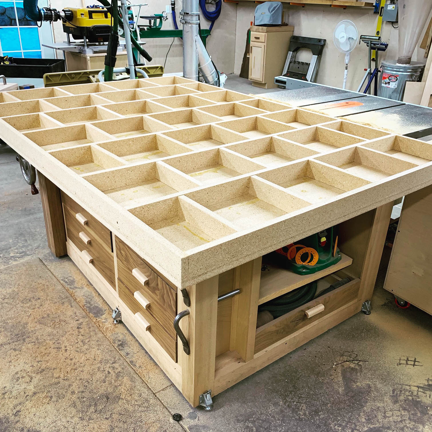 Assembly Table With Storage : 17 Steps (with Pictures) - Instructables