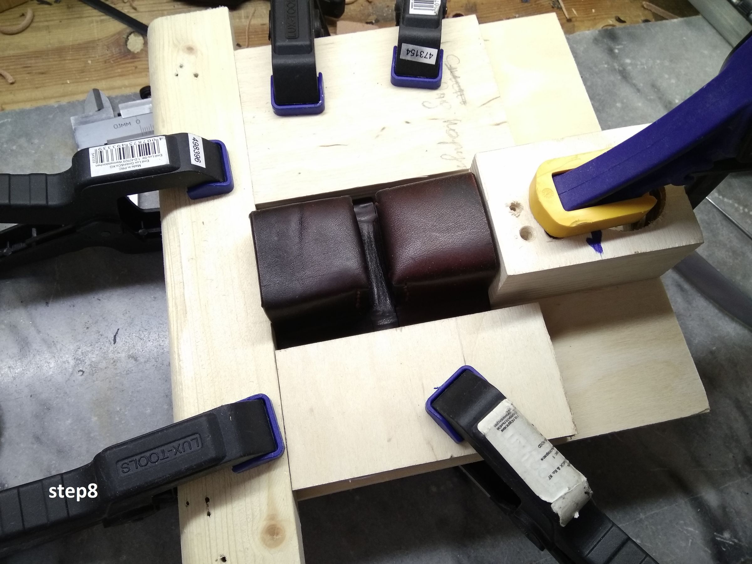 Moon Clip Leather Pouch : 16 Steps - Instructables