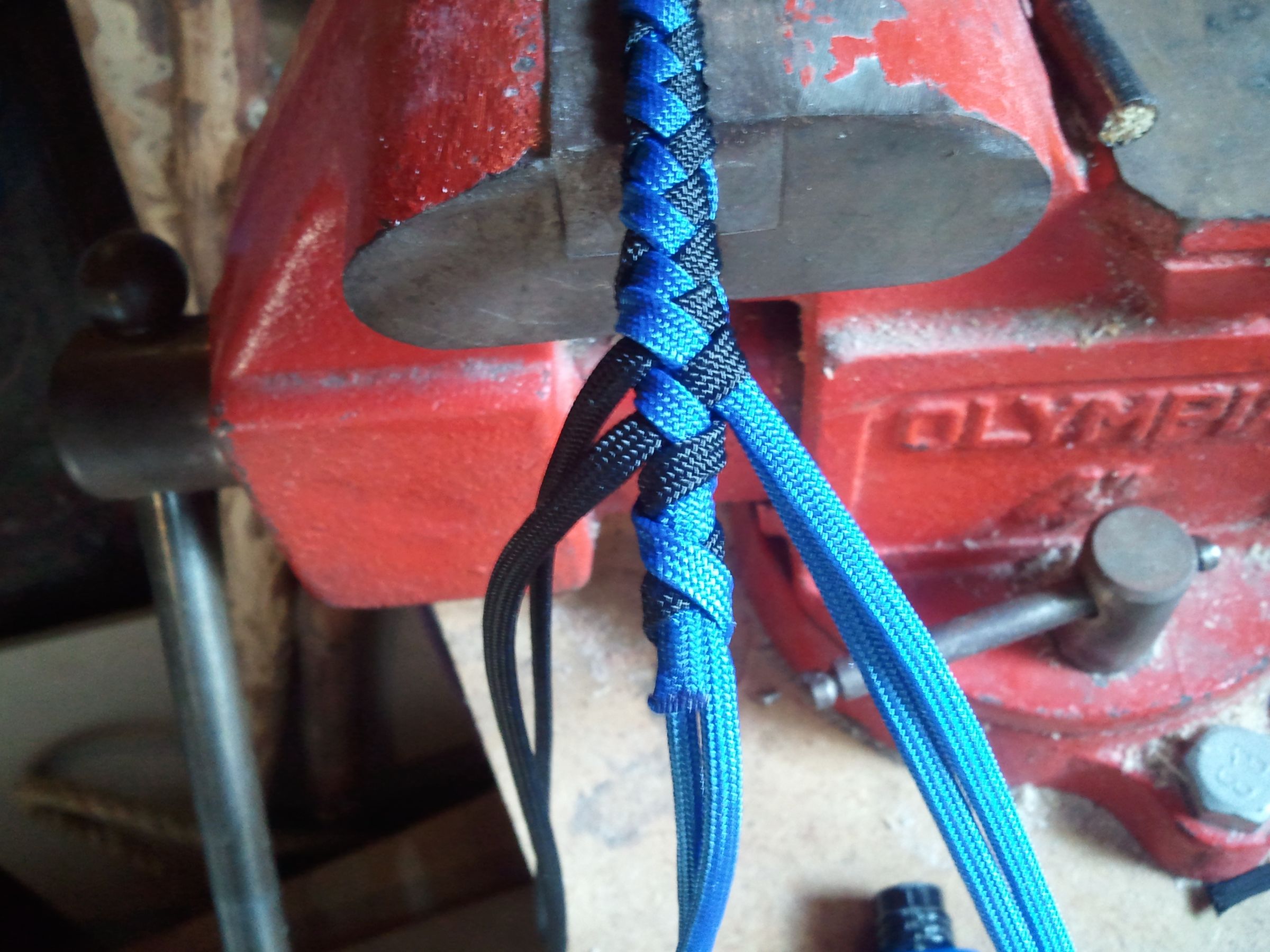 Making a Paracord Whip : 28 Steps (with Pictures) - Instructables