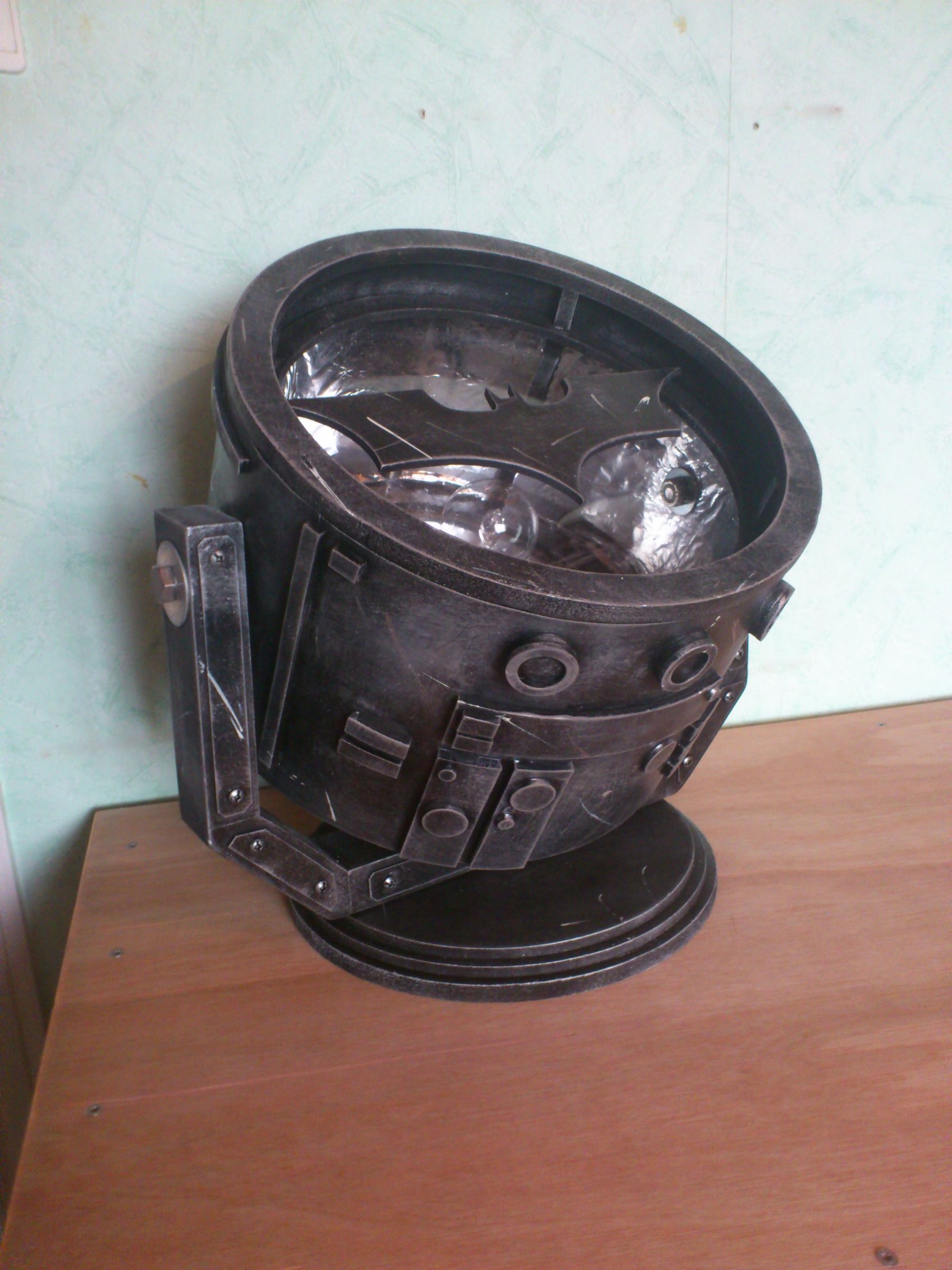 How to Make a BAT-signal : 8 Steps (with Pictures) - Instructables