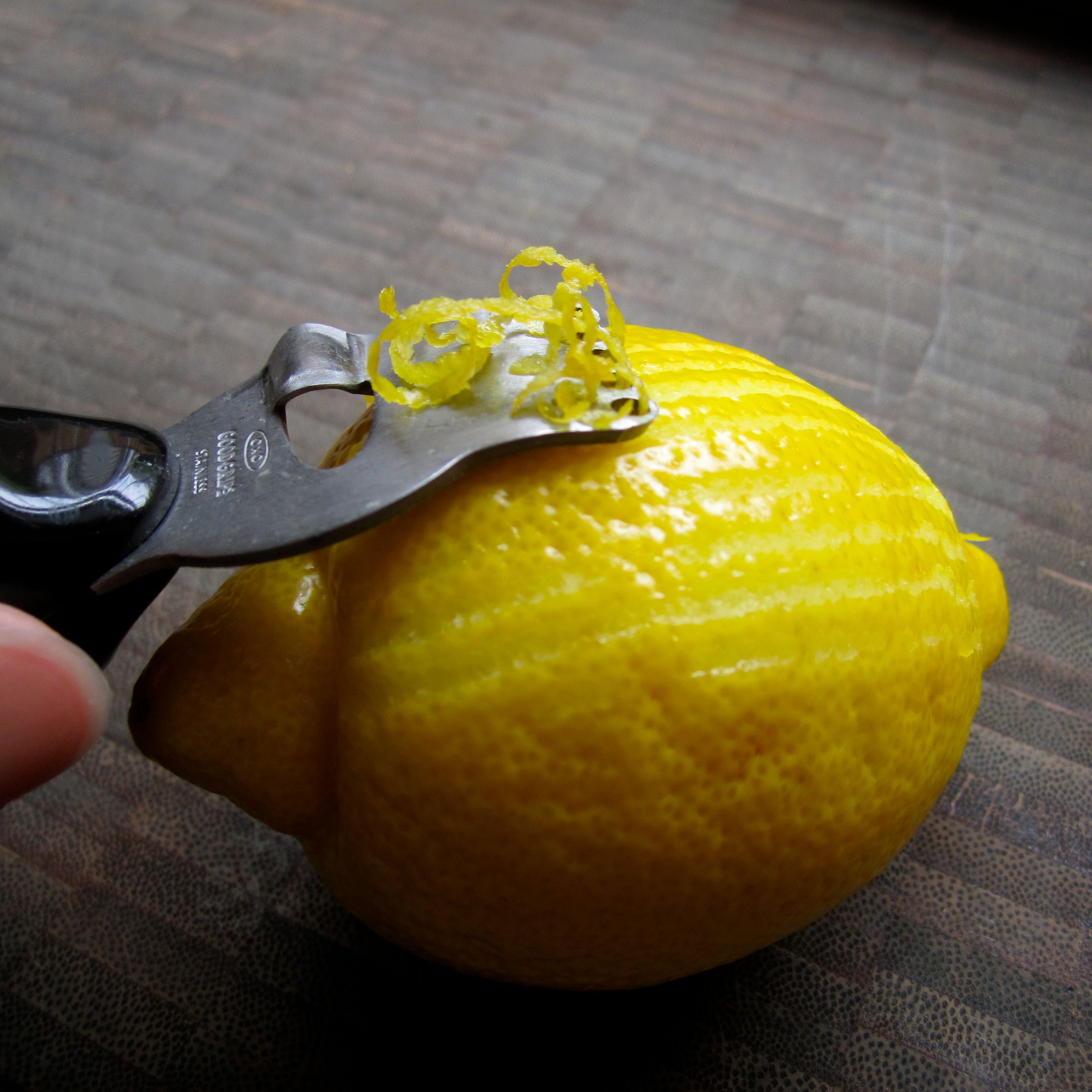 How to Zest a Lemon : 4 Steps (with Pictures) - Instructables