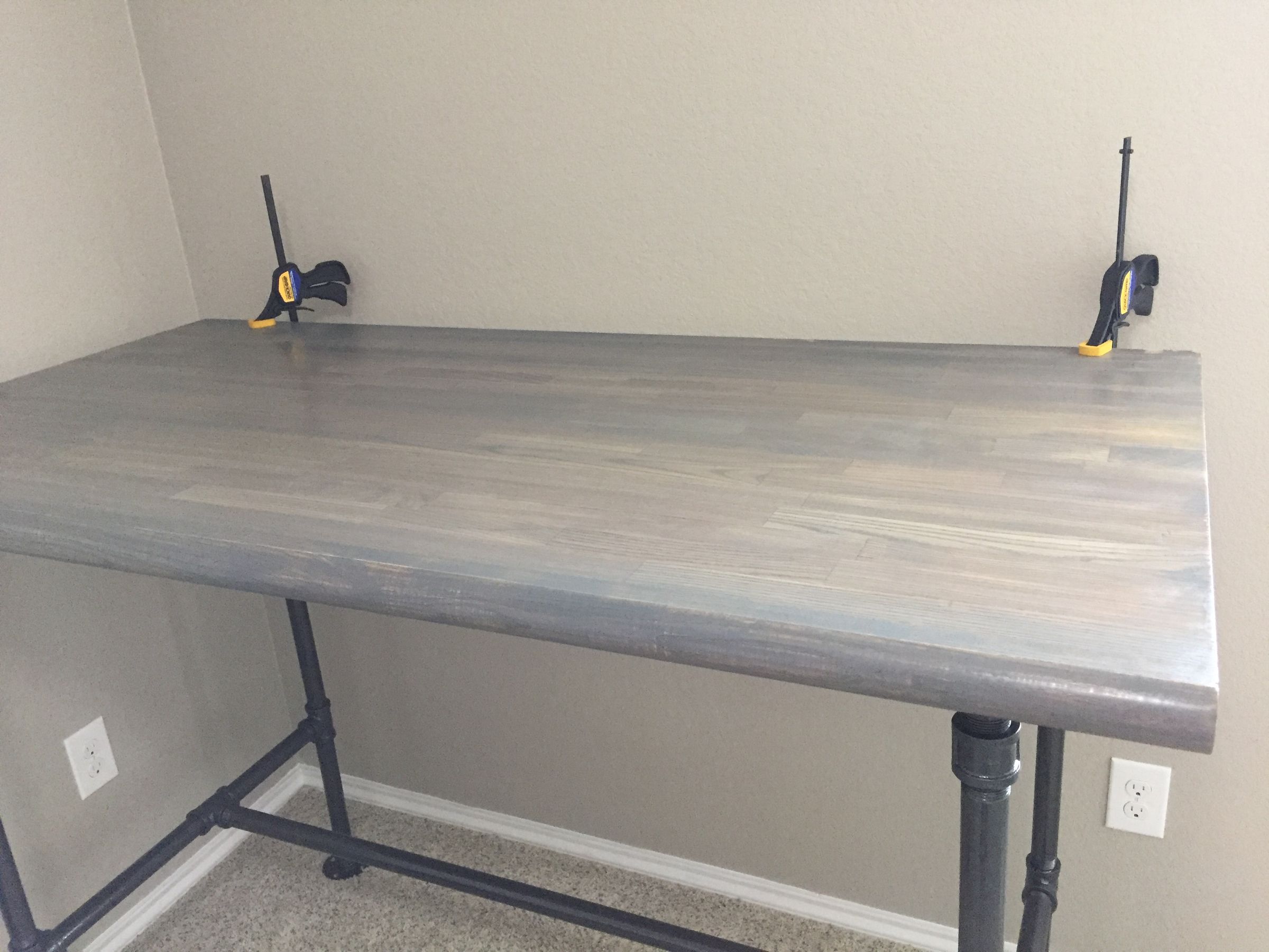 Black Pipe Standing Desk : 8 Steps (with Pictures) - Instructables