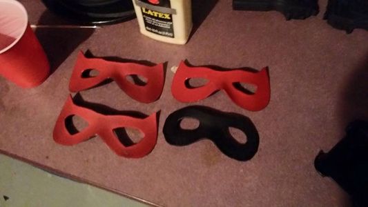 Red Hood Cosplay : 11 Steps - Instructables