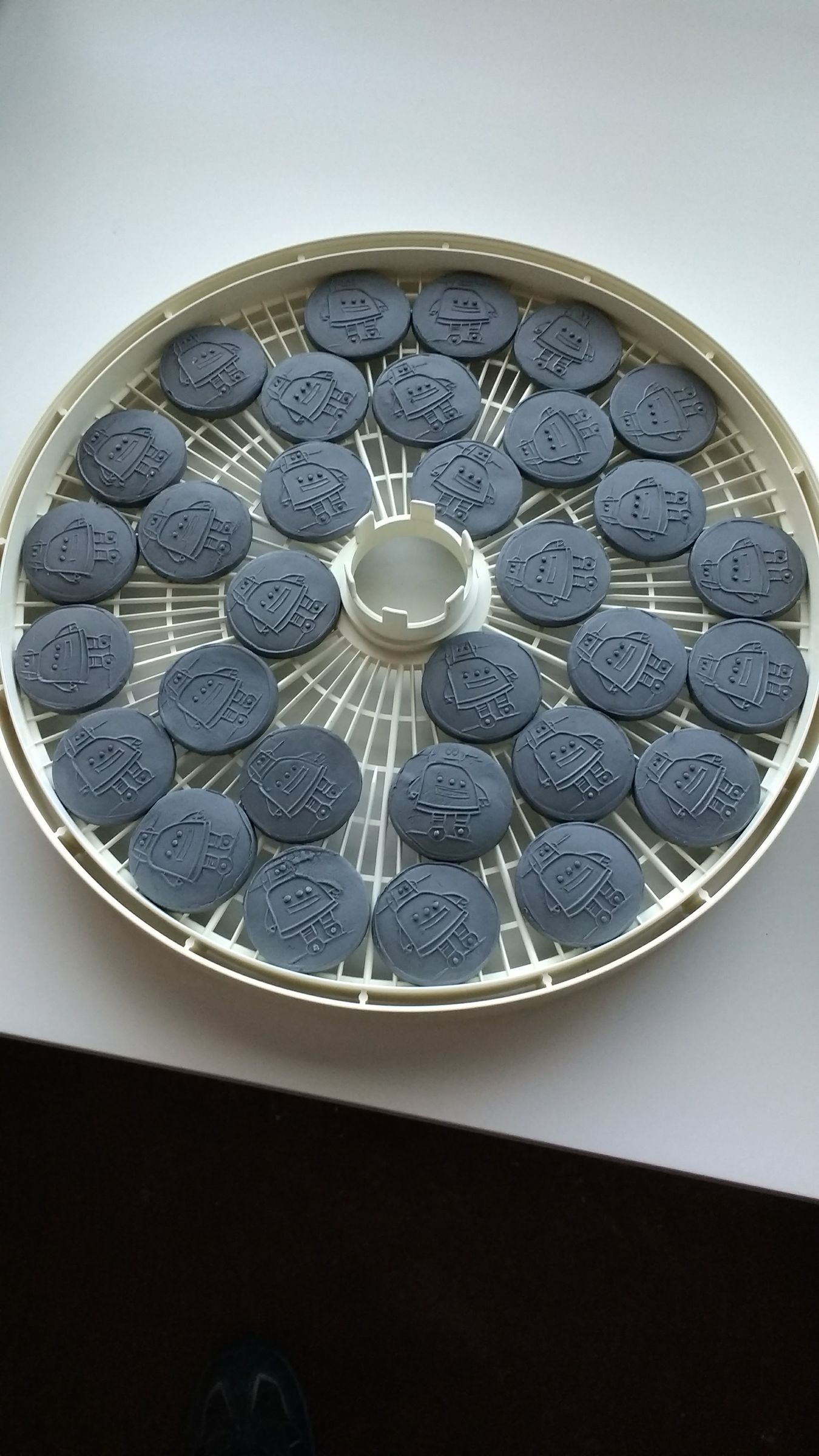 Make Your Own Challenge Coin or Geocaching Token : 13 Steps (with ...