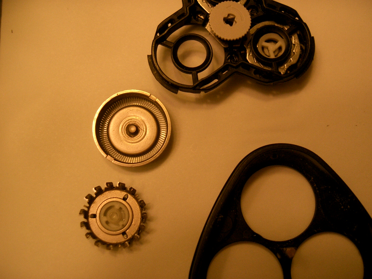 How to Sharpen a Norelco Electric Shaver : 6 Steps - Instructables