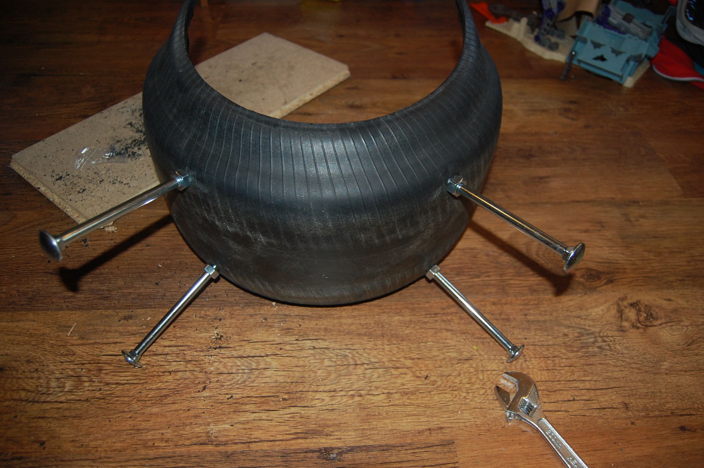 Outside Table From a Car Tyre (tire) : 5 Steps (with Pictures ...