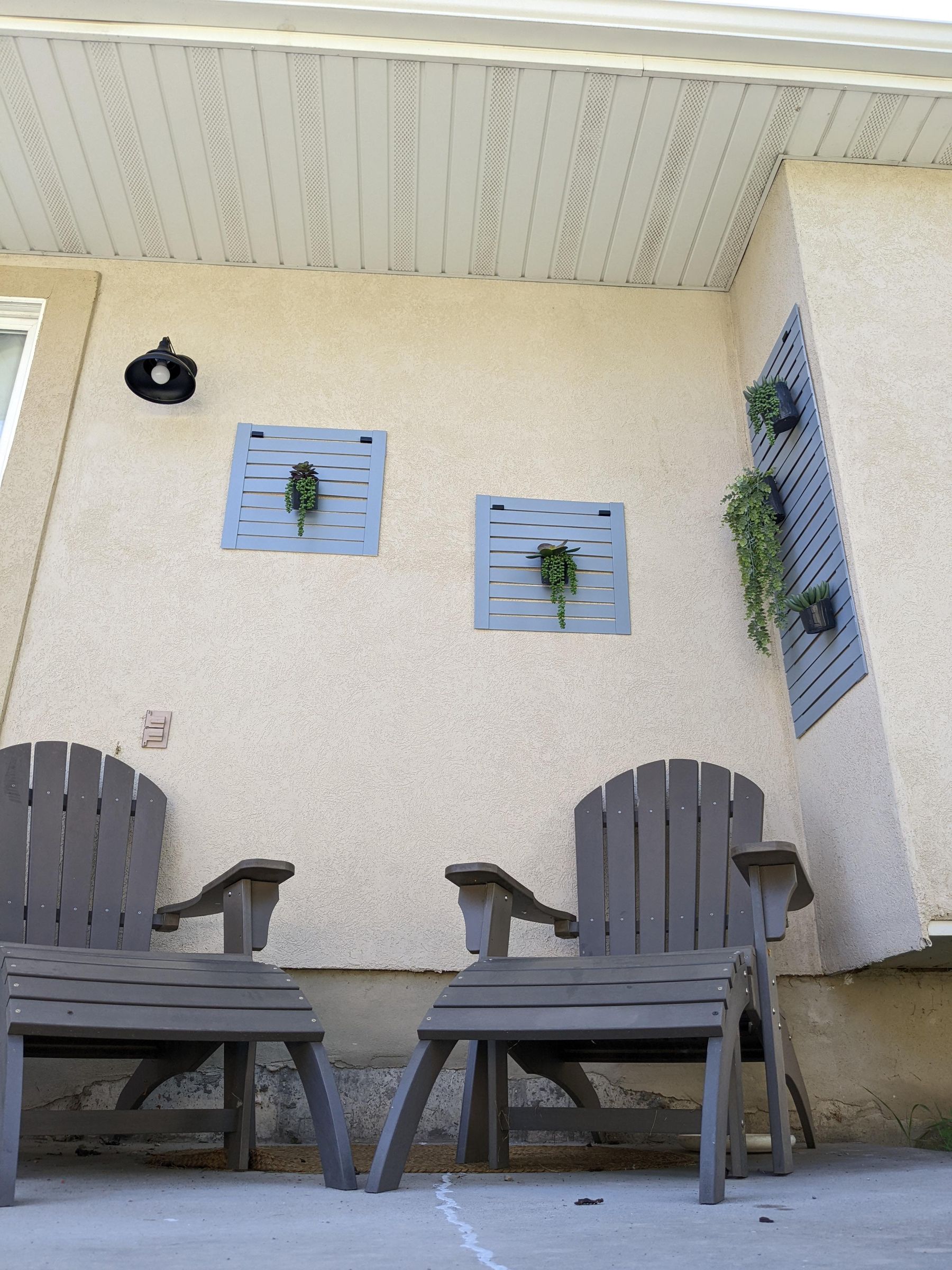 Repurpose Vinyl Blinds Into Modern Slatted Planter Wall : 12 Steps ...
