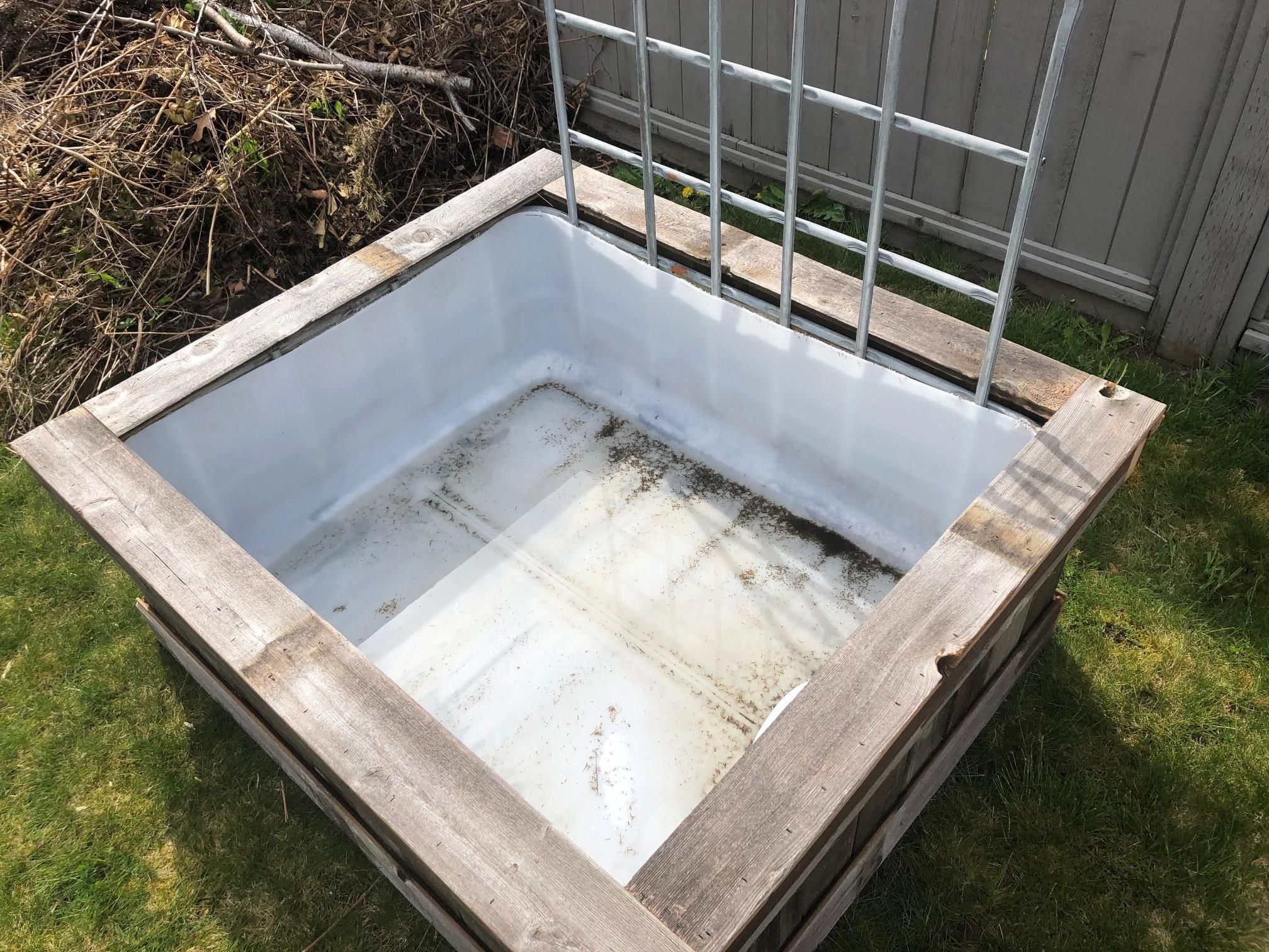 Garden Planters - From an IBC Tote and Old Fence : 13 Steps (with ...