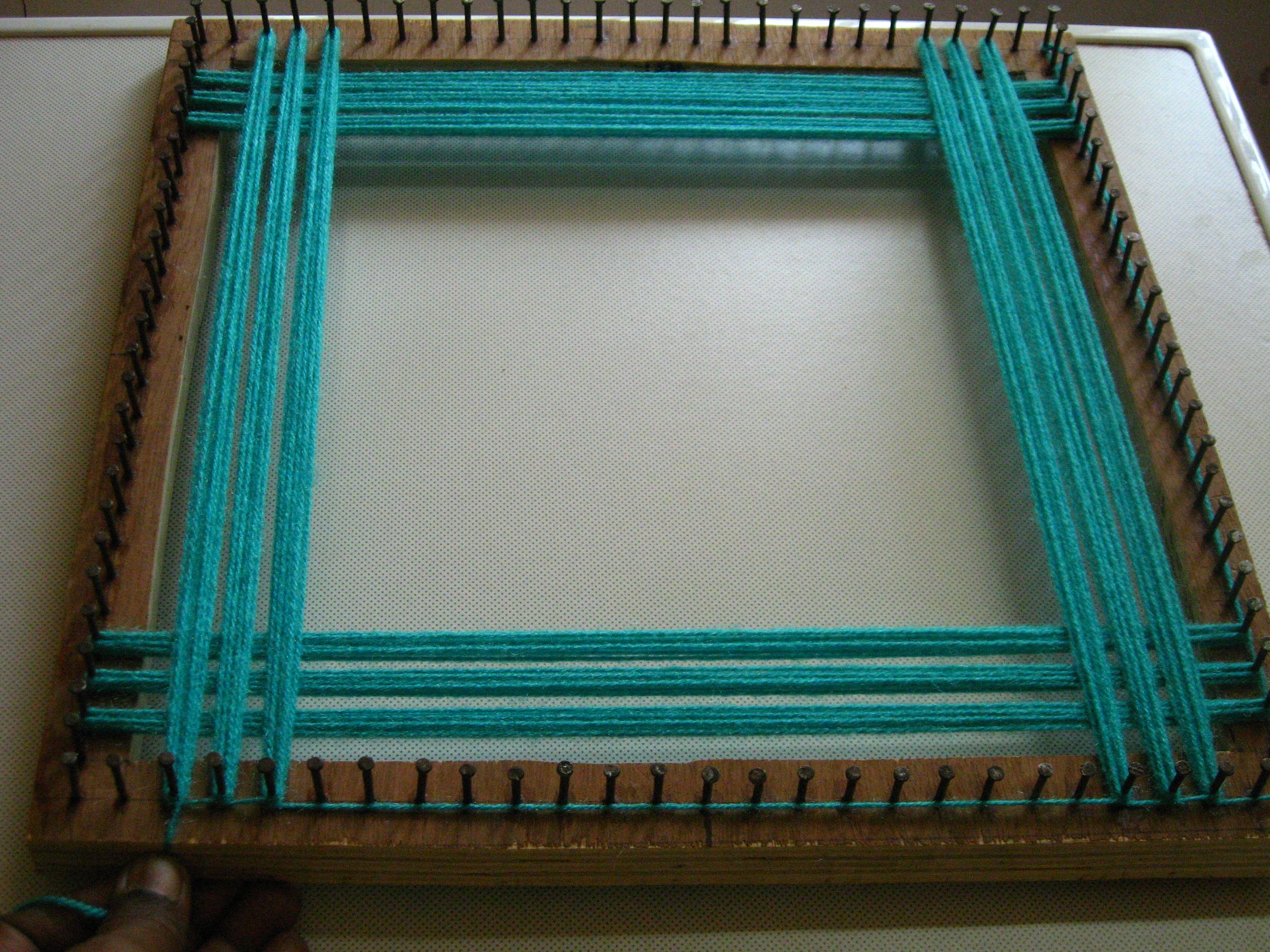 How to Weave a Criss-Cross Table Mat With Home-made Loom : 12 Steps ...