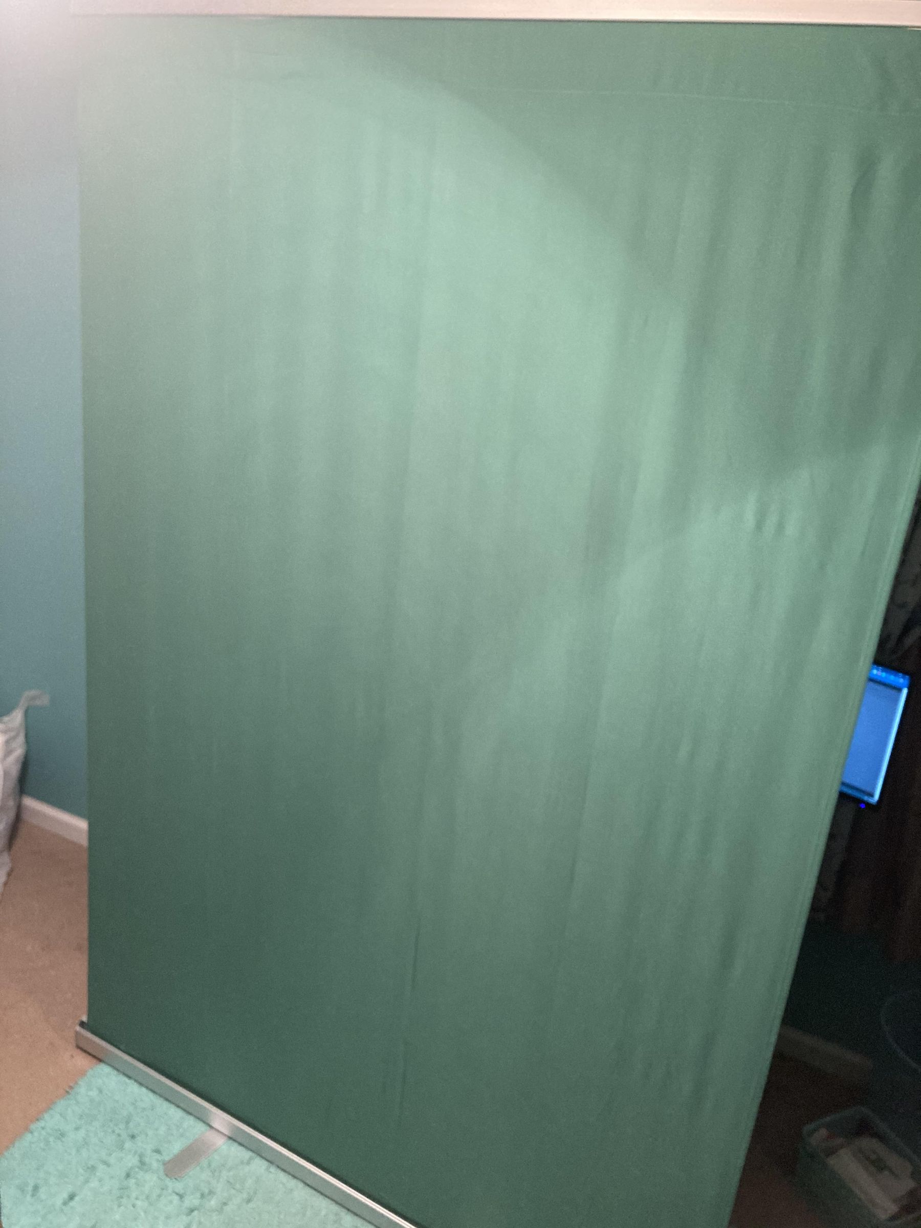 How to Create a Retractable Green Screen : 6 Steps (with Pictures ...