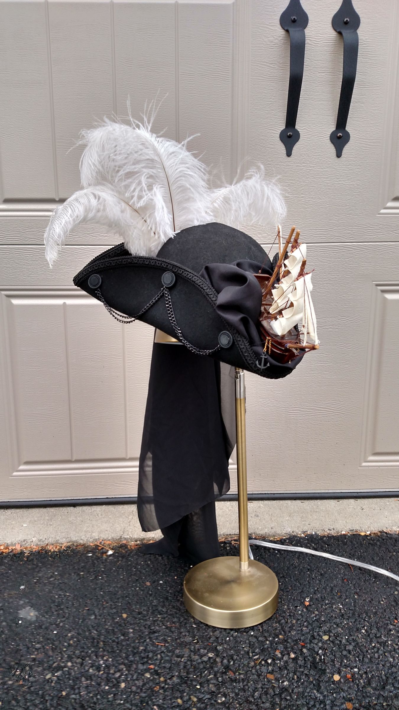 Quality Easy Pirate Hat : 4 Steps (with Pictures) - Instructables