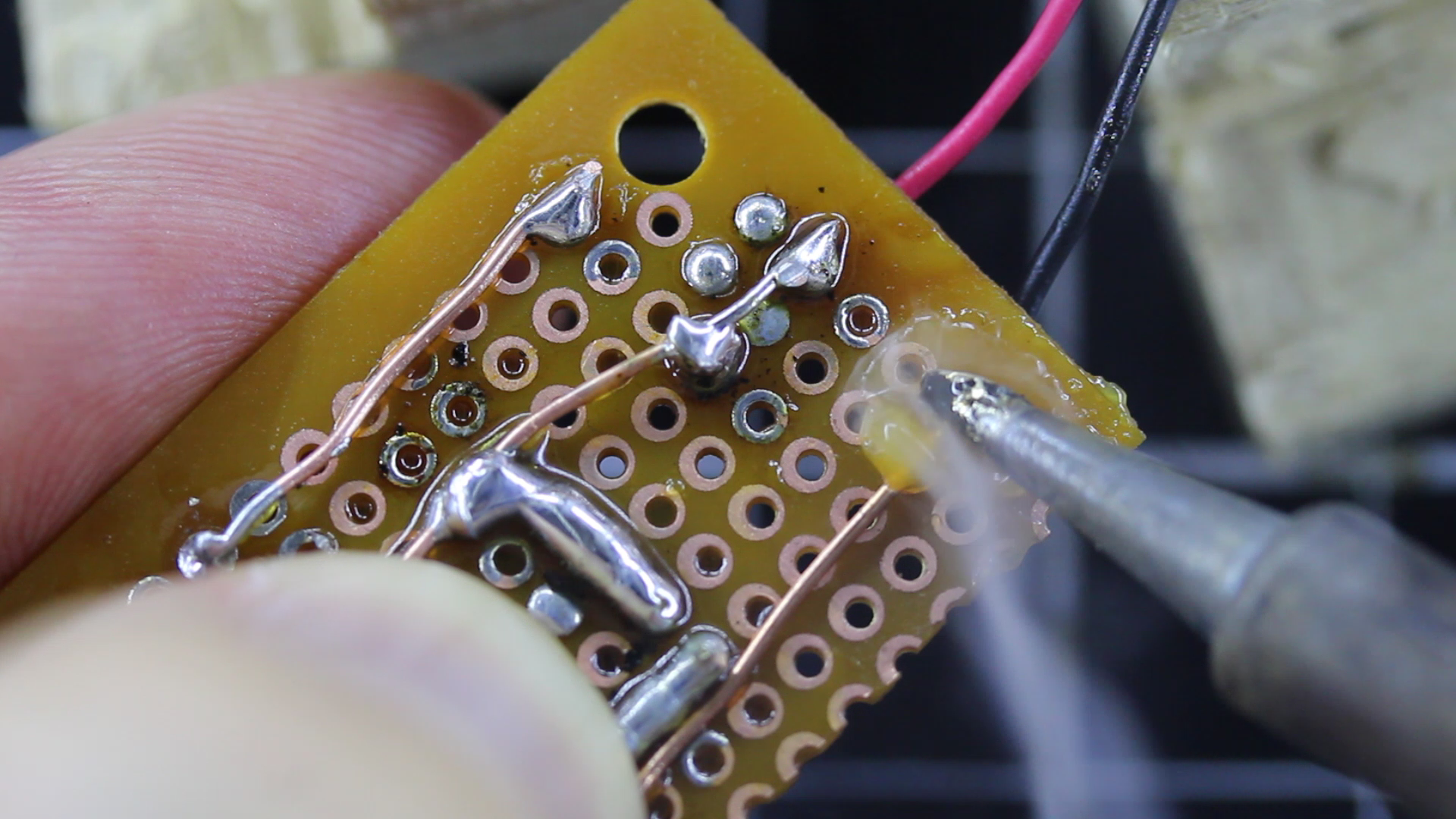 Easy Joule Thief Circuit : 10 Steps (with Pictures) - Instructables