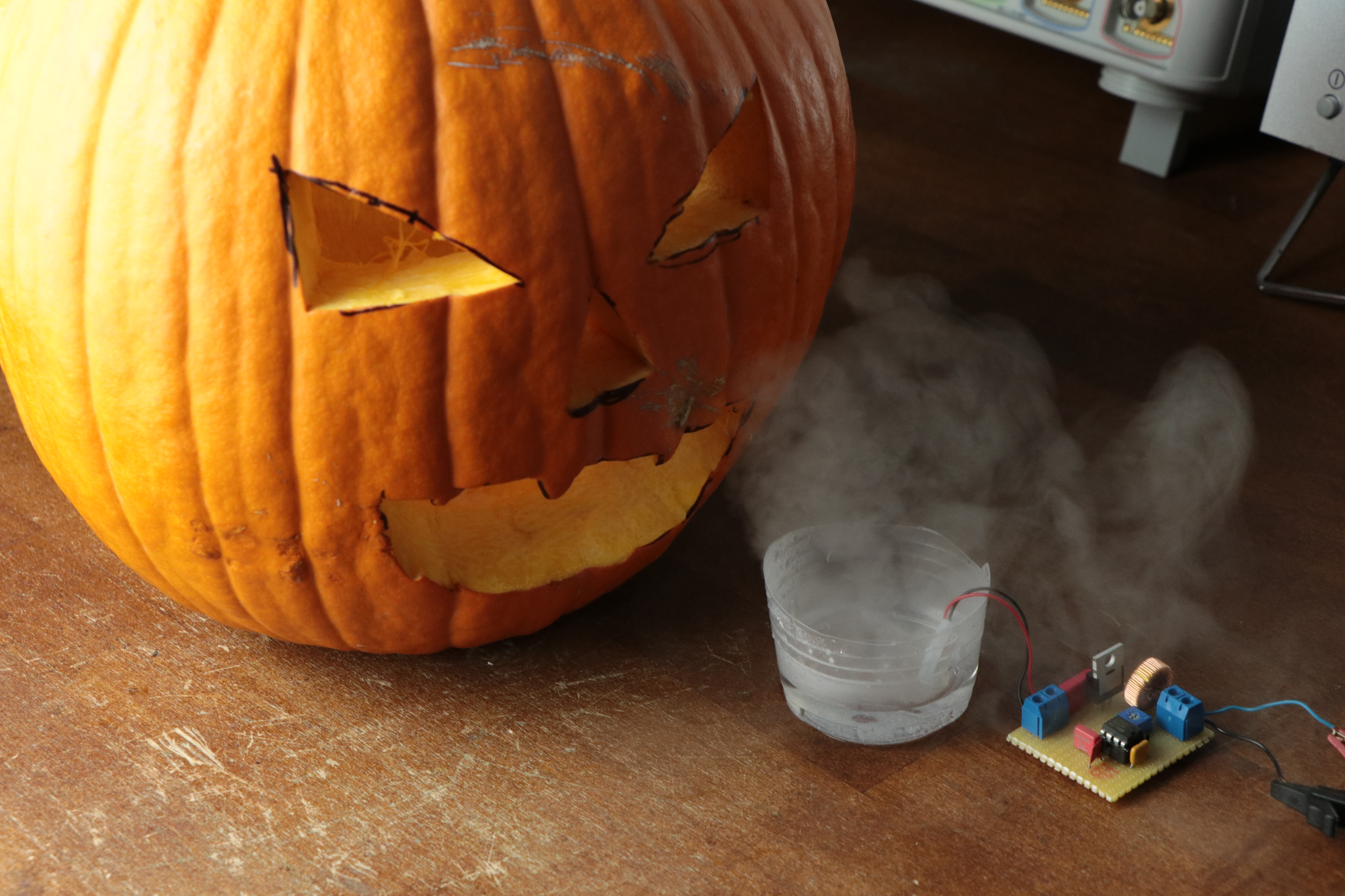 Make Your Own Super Simple Ultrasonic Mist Maker : 4 Steps - Instructables