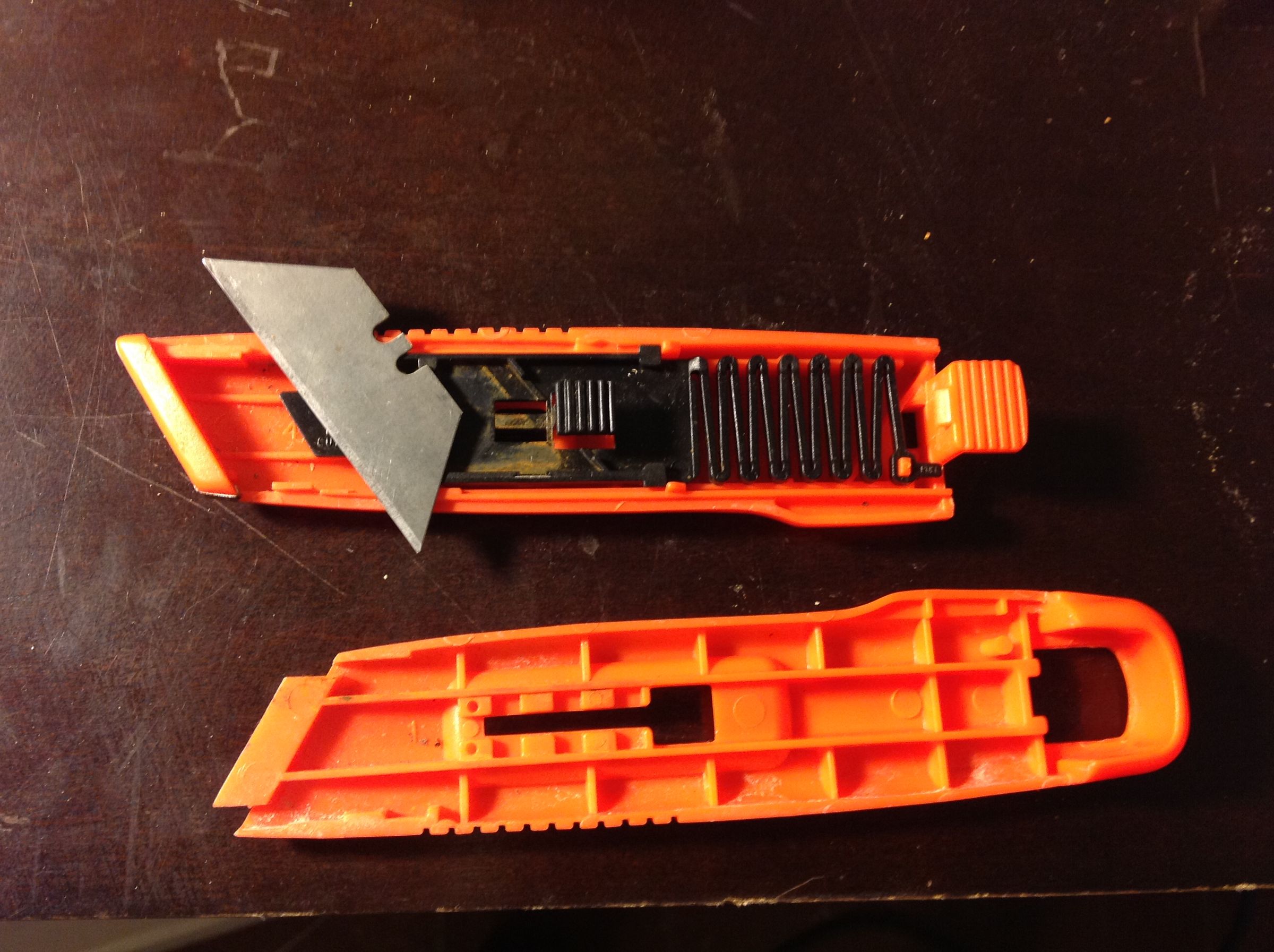 Blood Squirting Box Cutter Prop : 11 Steps (with Pictures) - Instructables