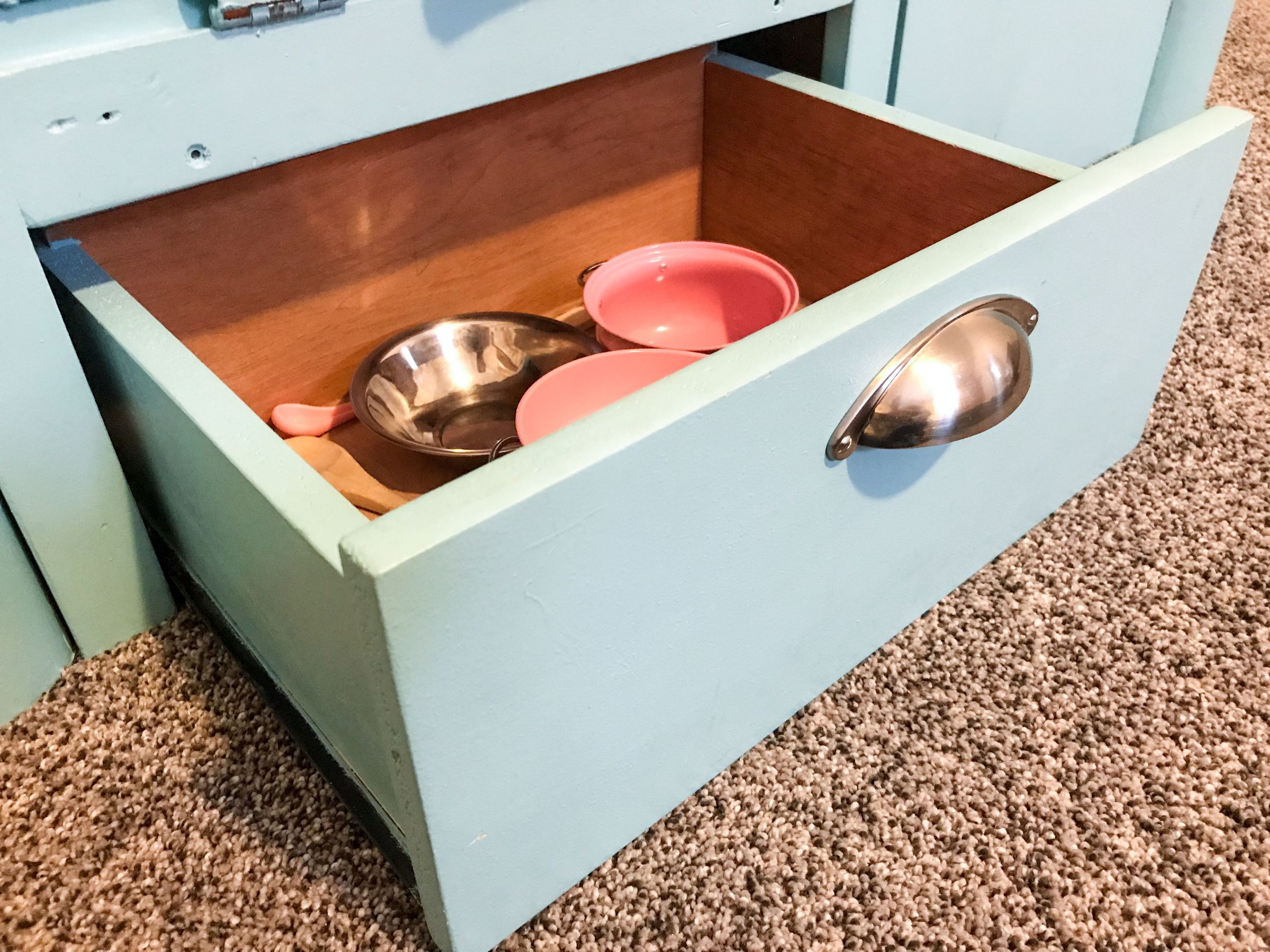 Kid Play Kitchen From an Old Computer Desk : 12 Steps (with Pictures ...