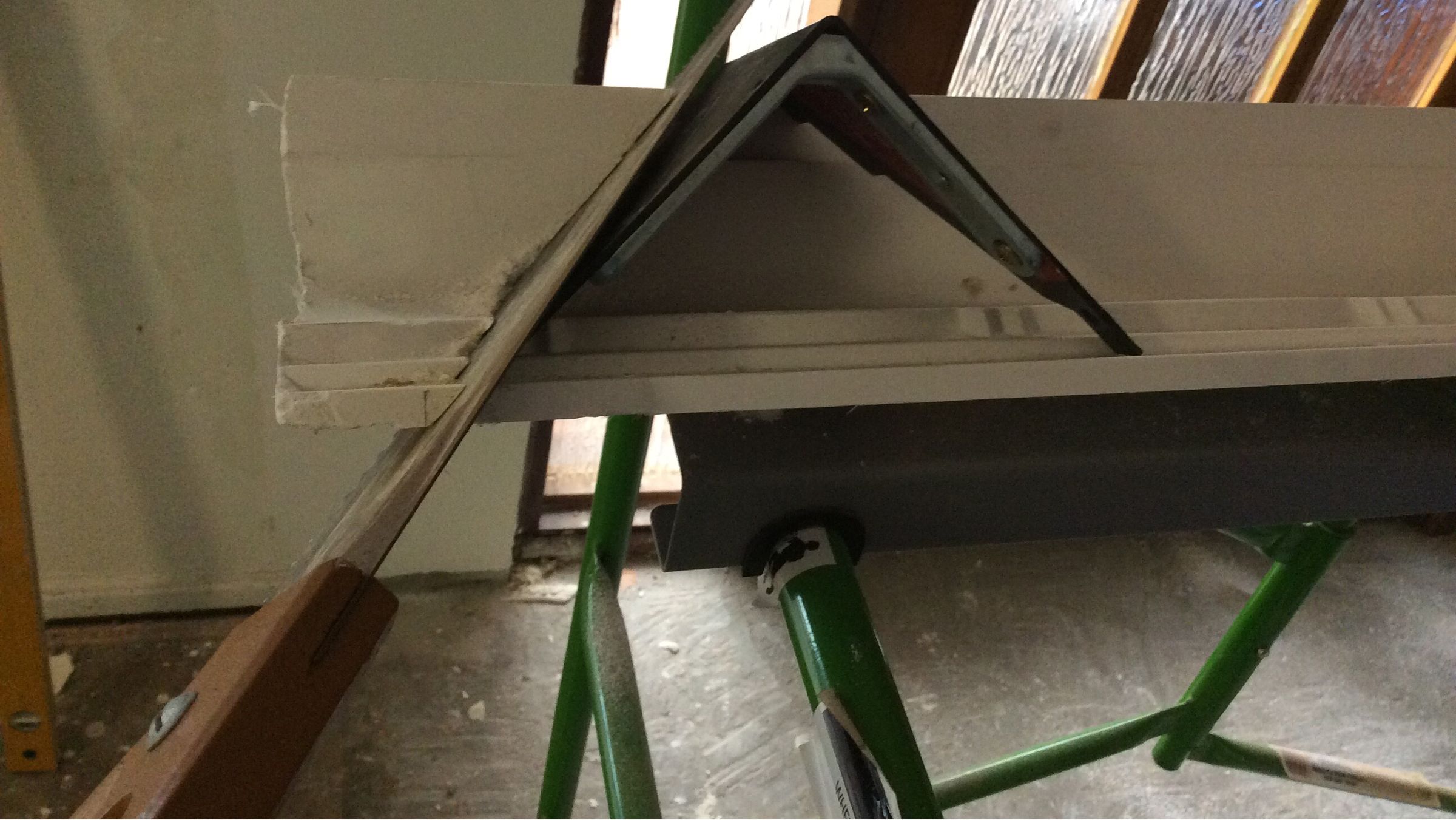 Try Your Hand at Installing Cornice : 5 Steps (with Pictures ...