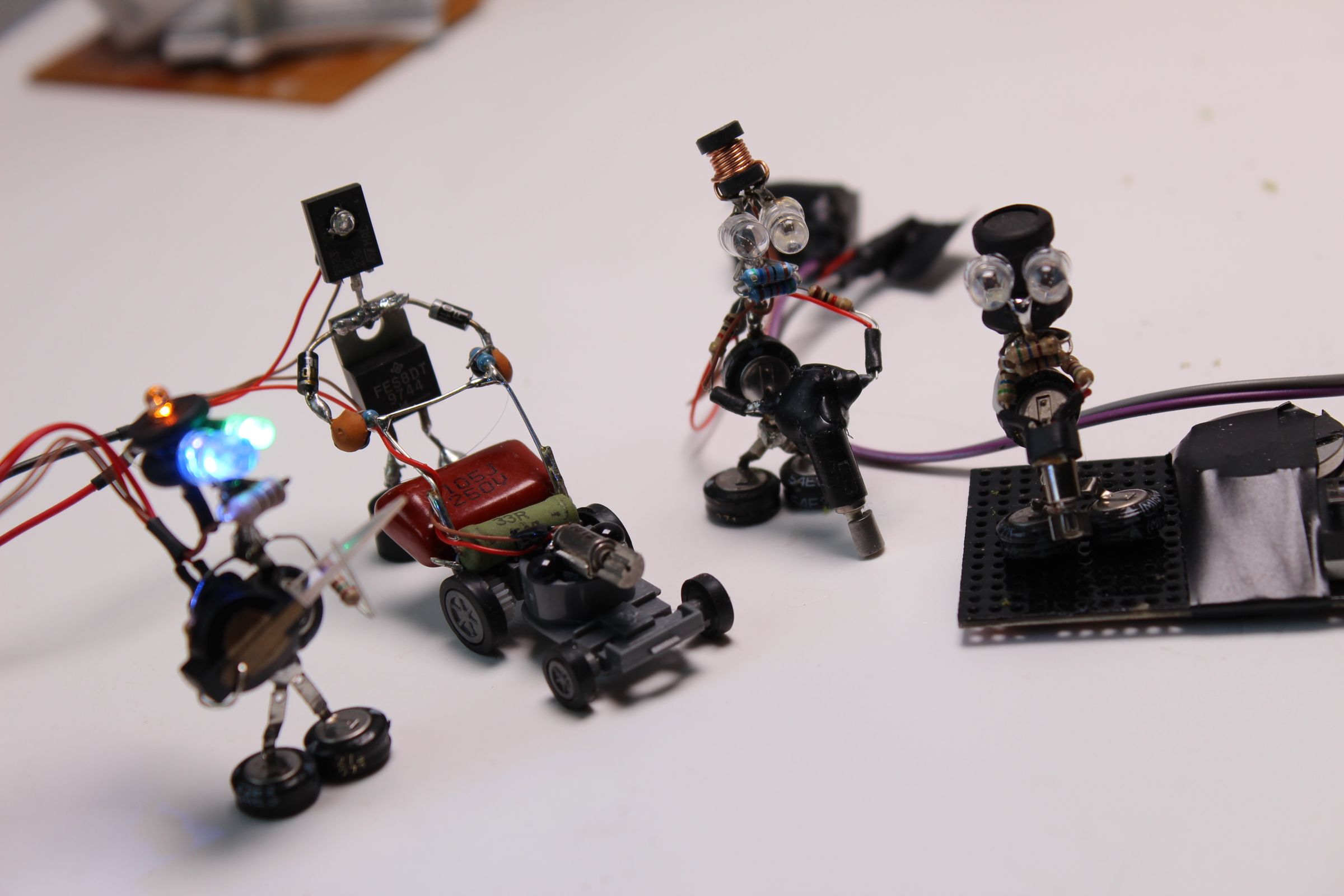 Sparebots Selfmade Electronic Waste DIY Project : 4 Steps - Instructables