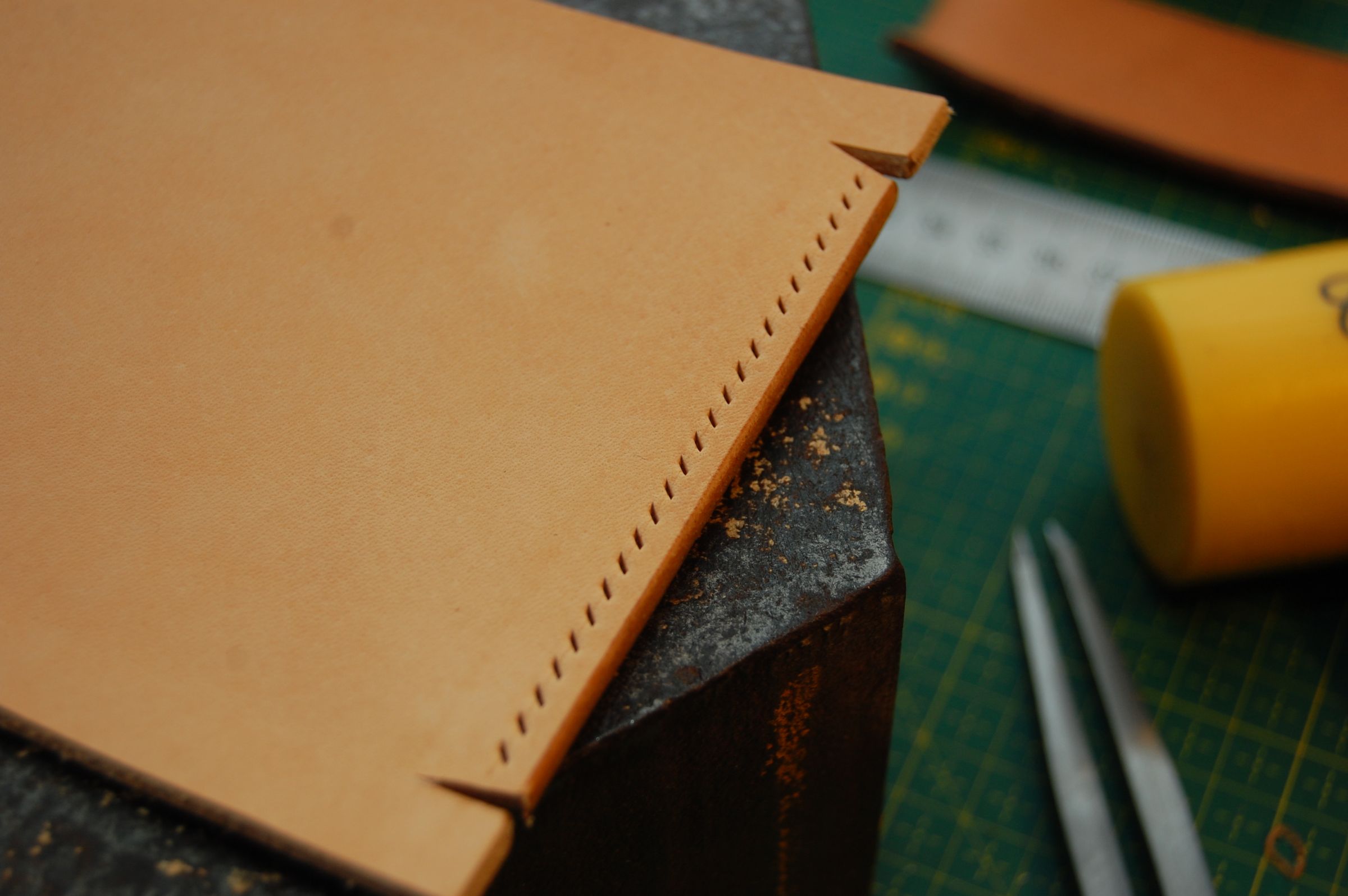 Briefcase With a 3 Piece Gusset : 6 Steps (with Pictures) - Instructables