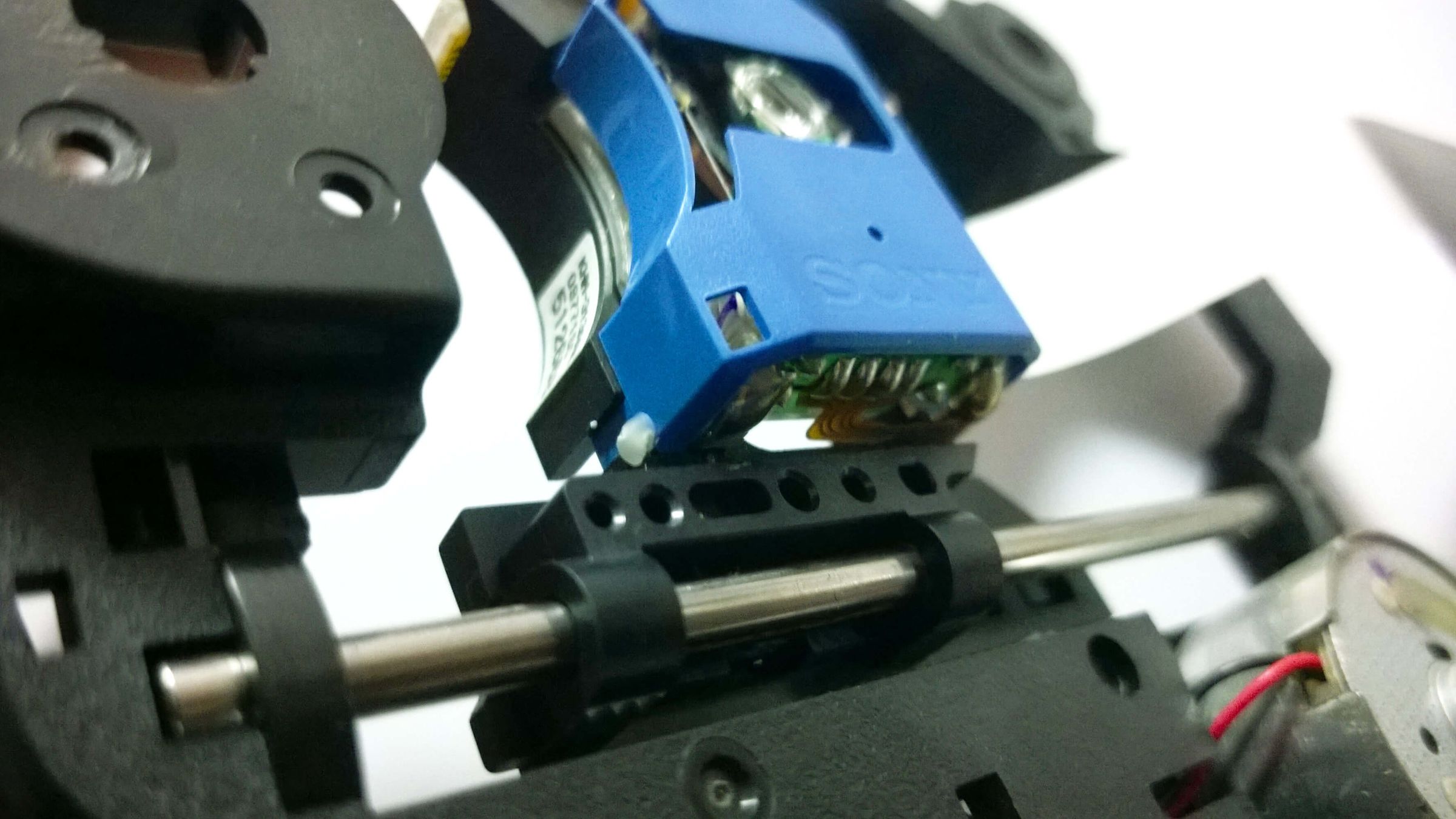 Parts to Salvage From a DVD/CD Player : 10 Steps - Instructables