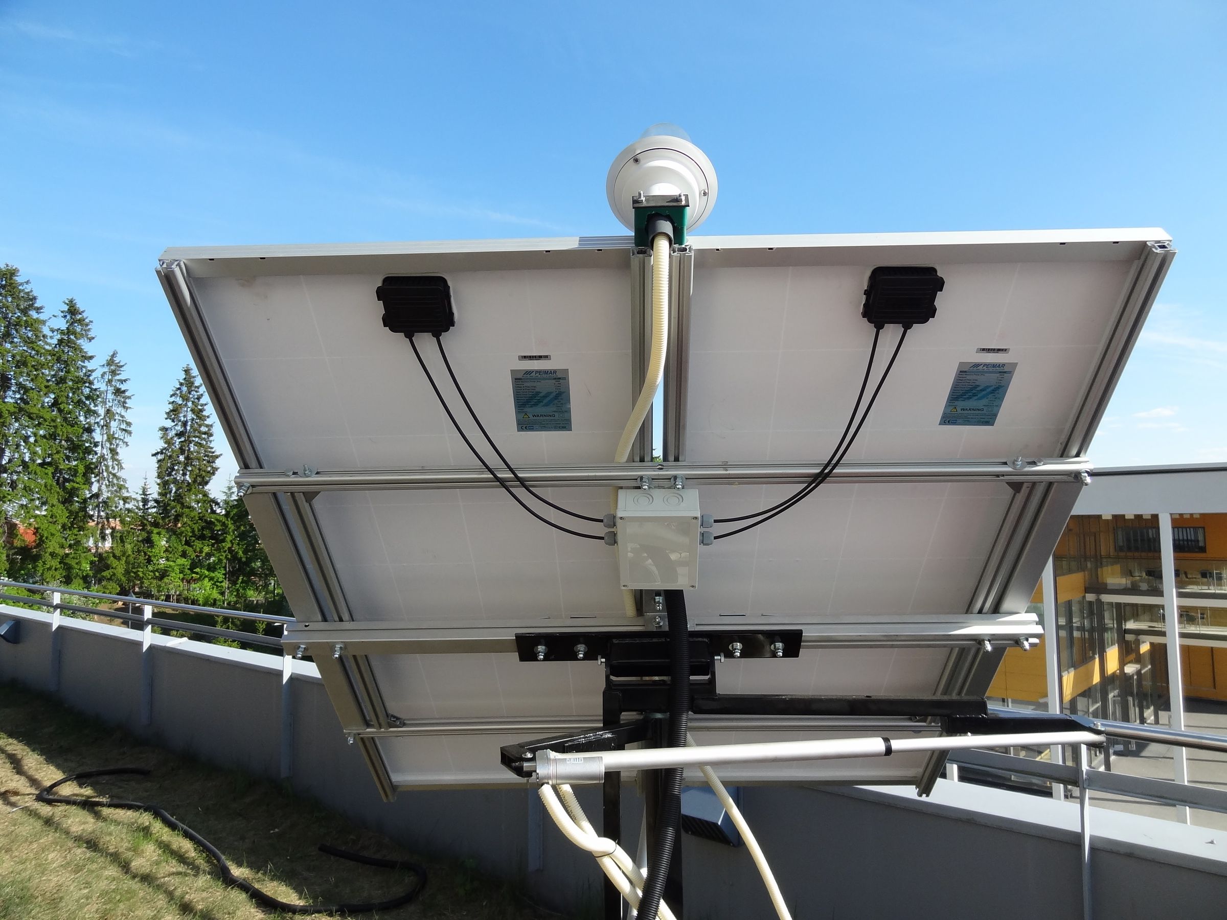 Dual Axis Solar Tracker With Online Energy Monitor : 11 Steps (with ...