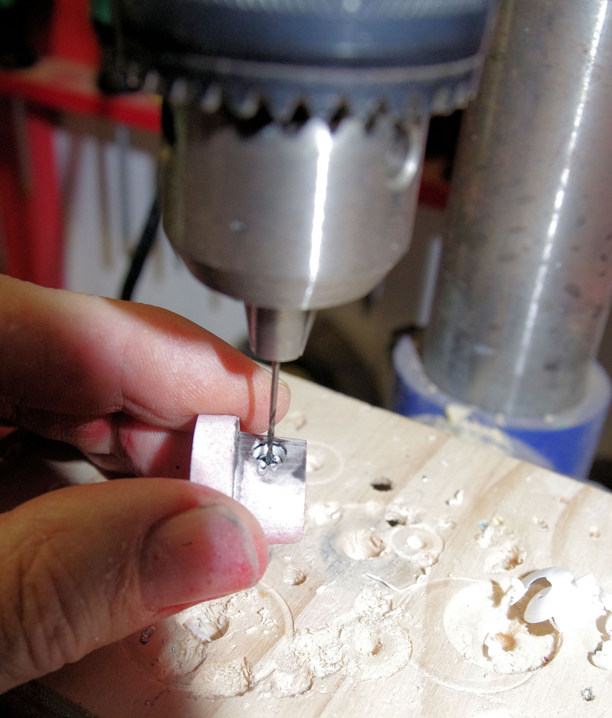 Unclogging Rust-Oleum Nozzle : 4 Steps (with Pictures) - Instructables